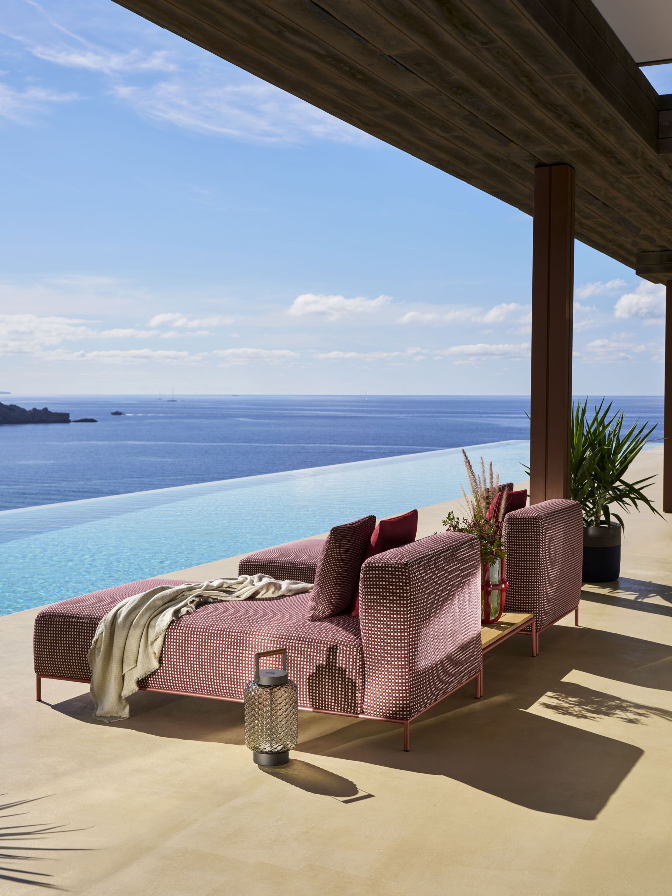 MEX-HI OUTDOOR Low iroko garden side table By Cassina