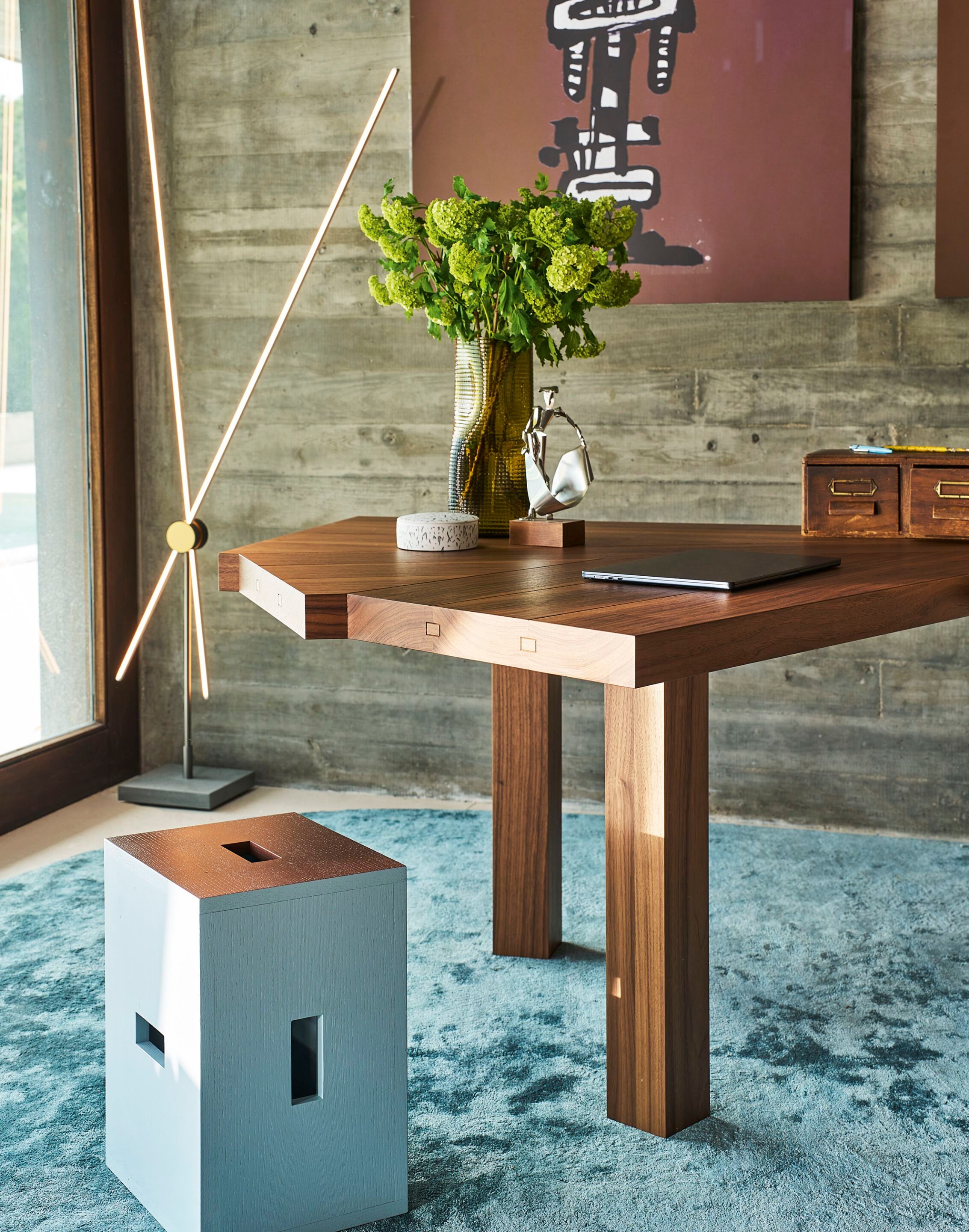 VENTAGLIO Writing desk By Cassina | design Charlotte Perriand