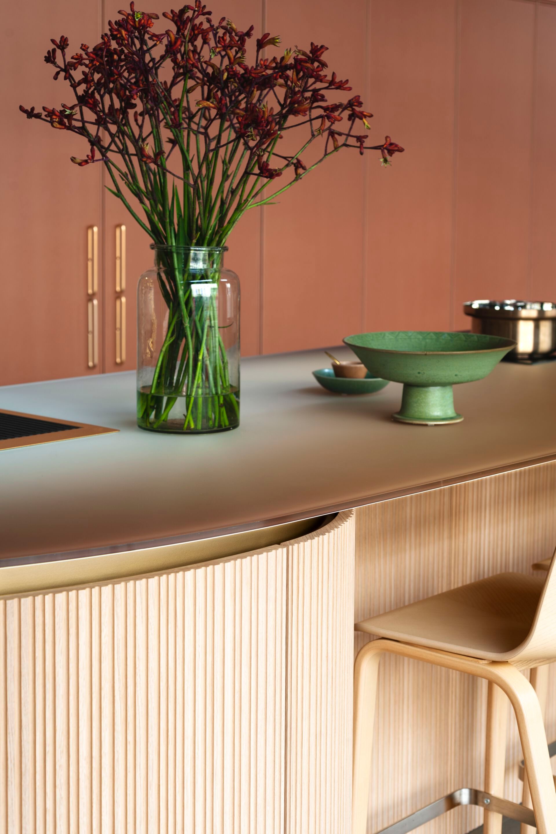 TANGRAM WITH ‘L’ GRIP EDGE Wooden fitted kitchen By Cesar