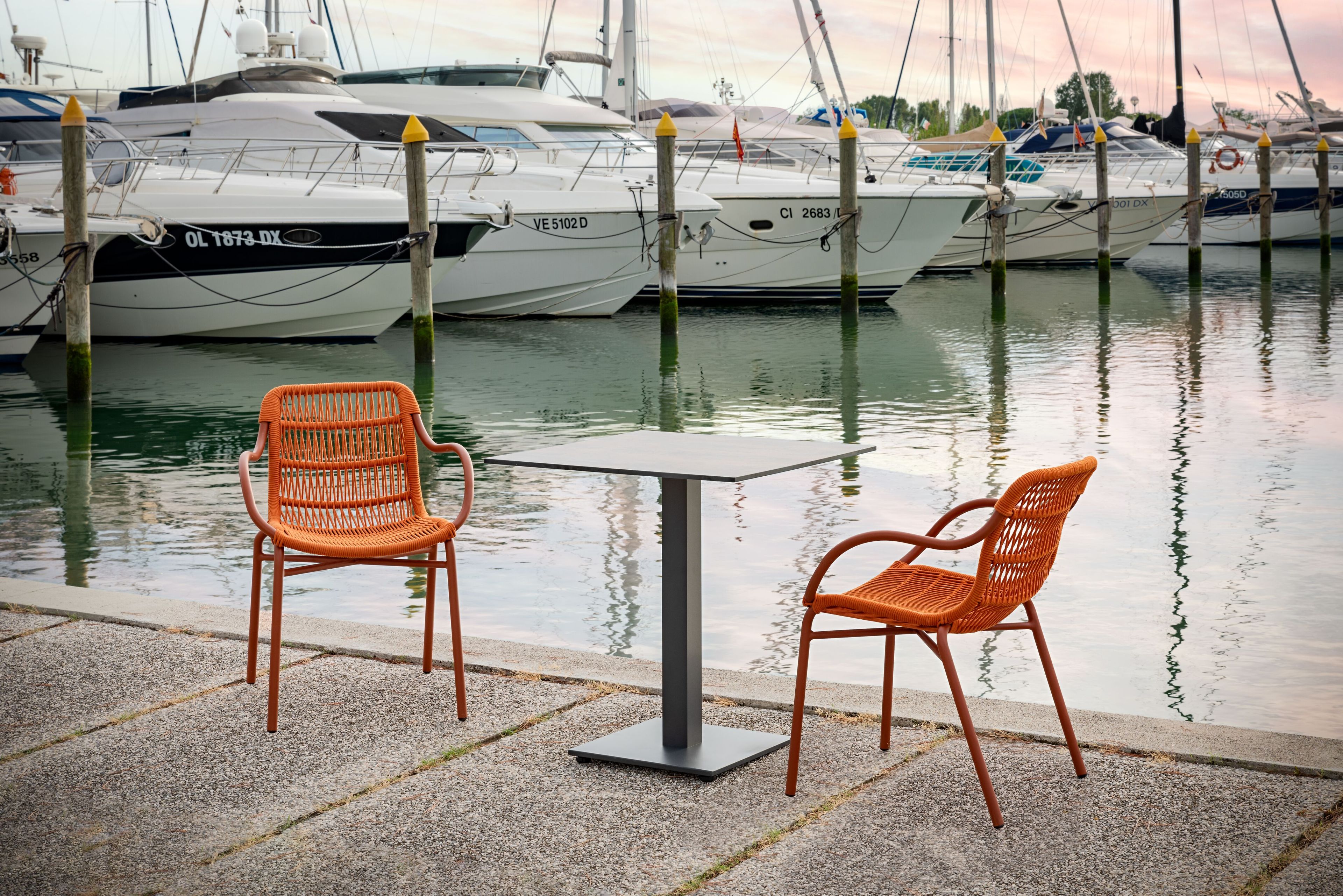 LEAF Sedia By Contral