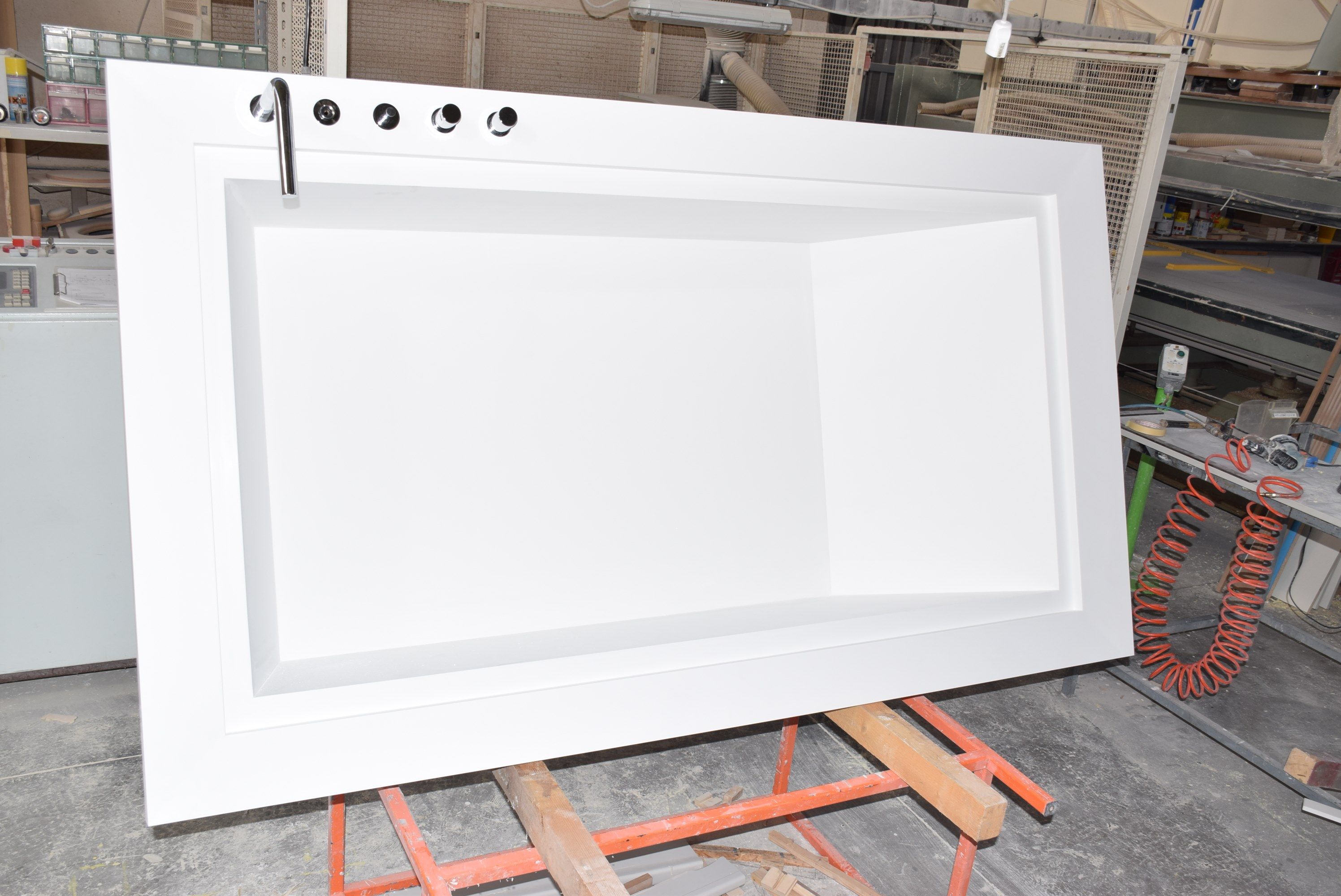 Custom bathtub Custom Corian® bathtub By Ondulina Design