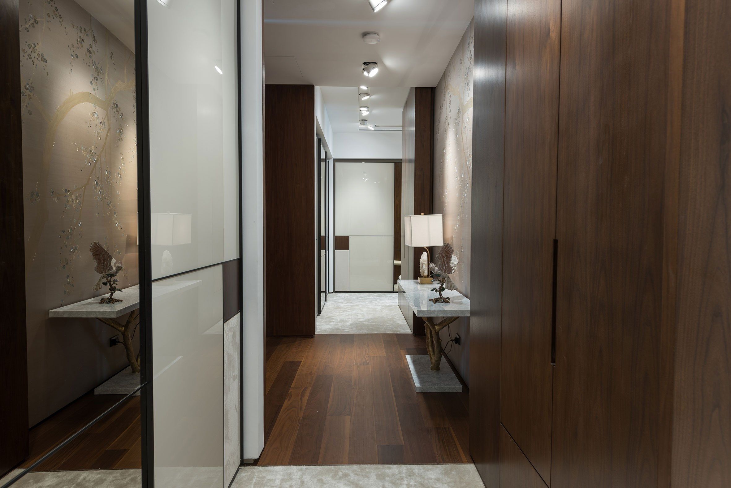 Custom walk-in wardrobe By Cosy International