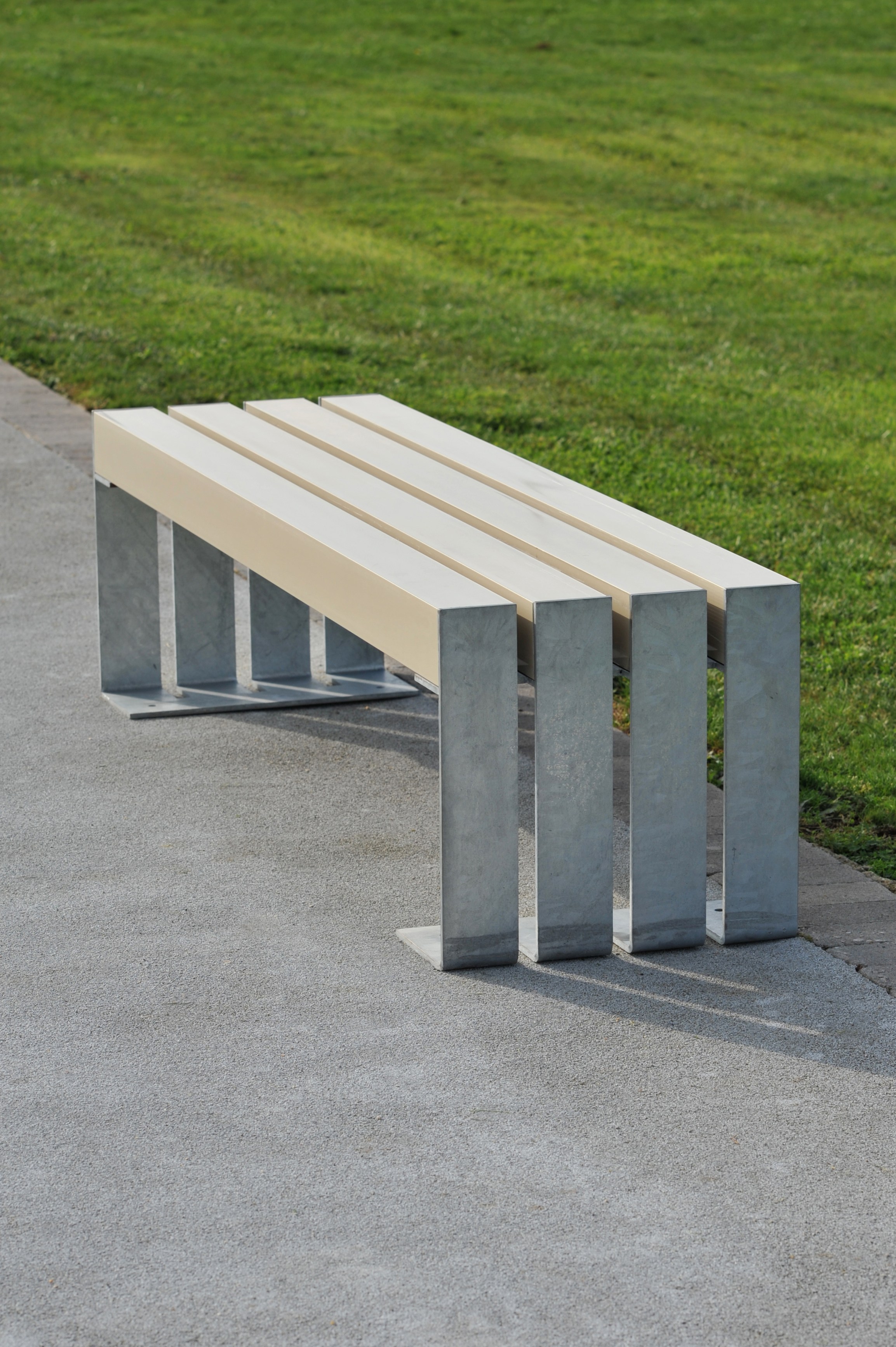 DEACON Steel and wood Bench By LAB23 | design Gibillero Design