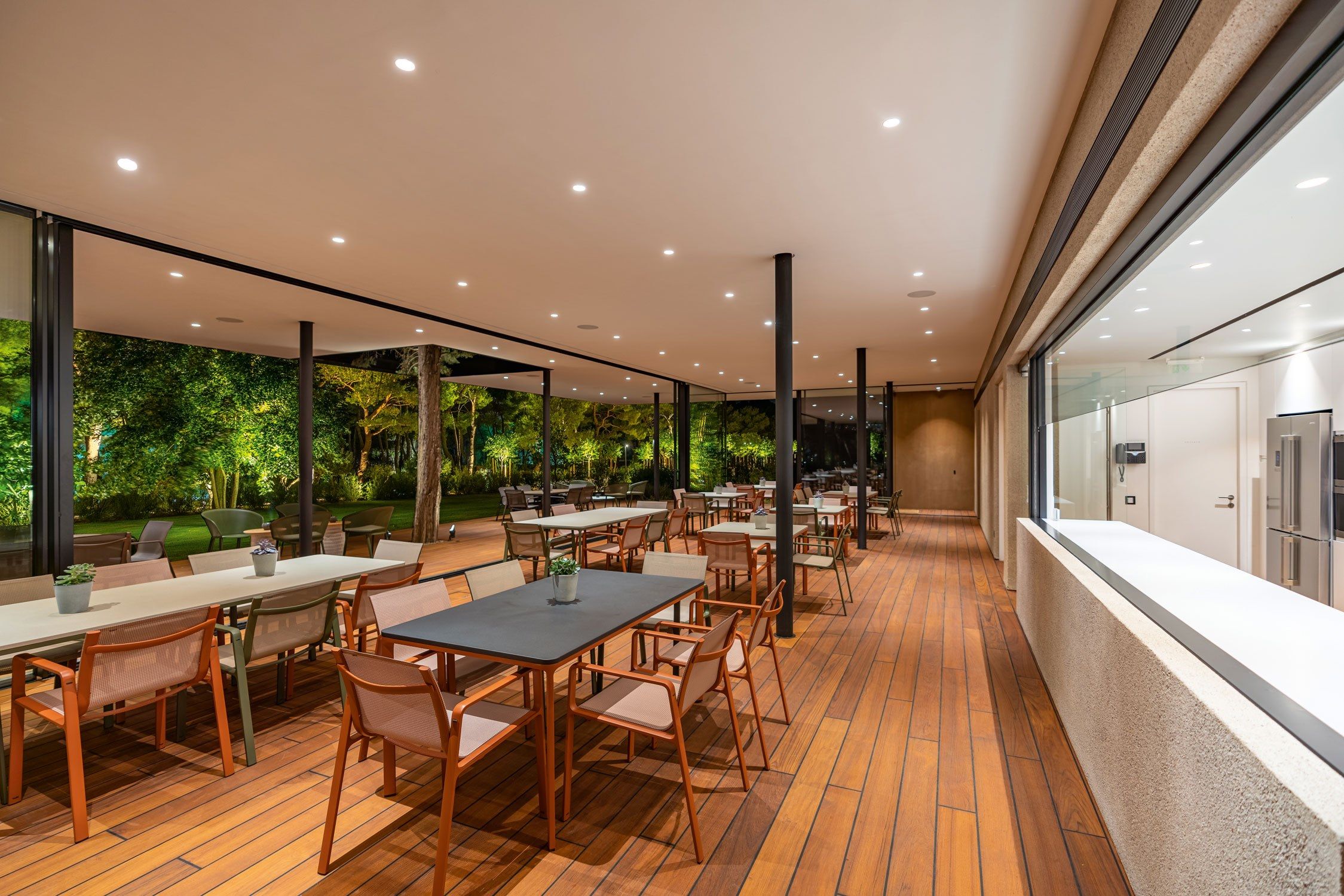 DEEP RINGO Hi Spotlight By Delta Light