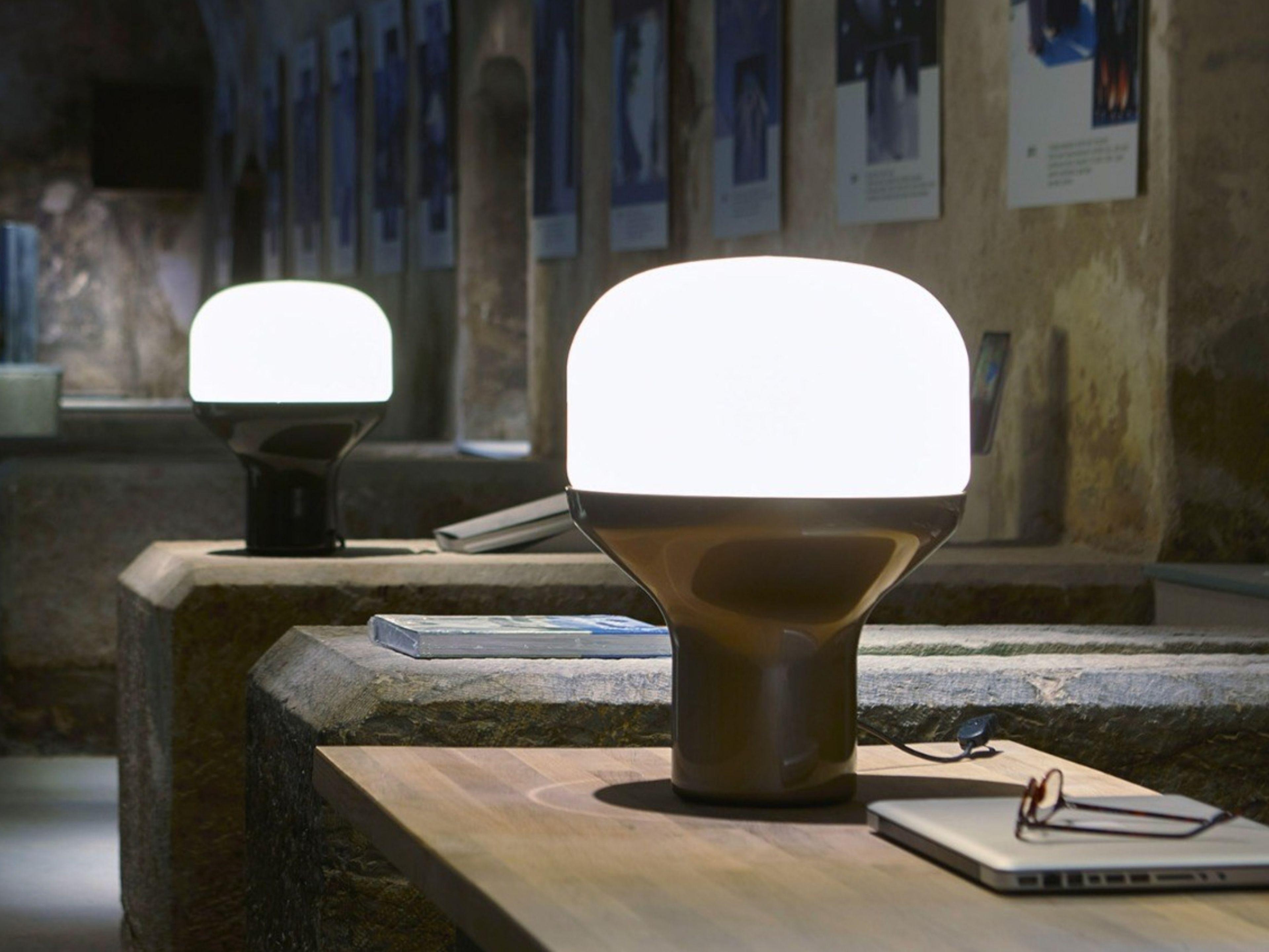 DELUX | Aluminium table lamp By Martinelli Luce design Studio Natural