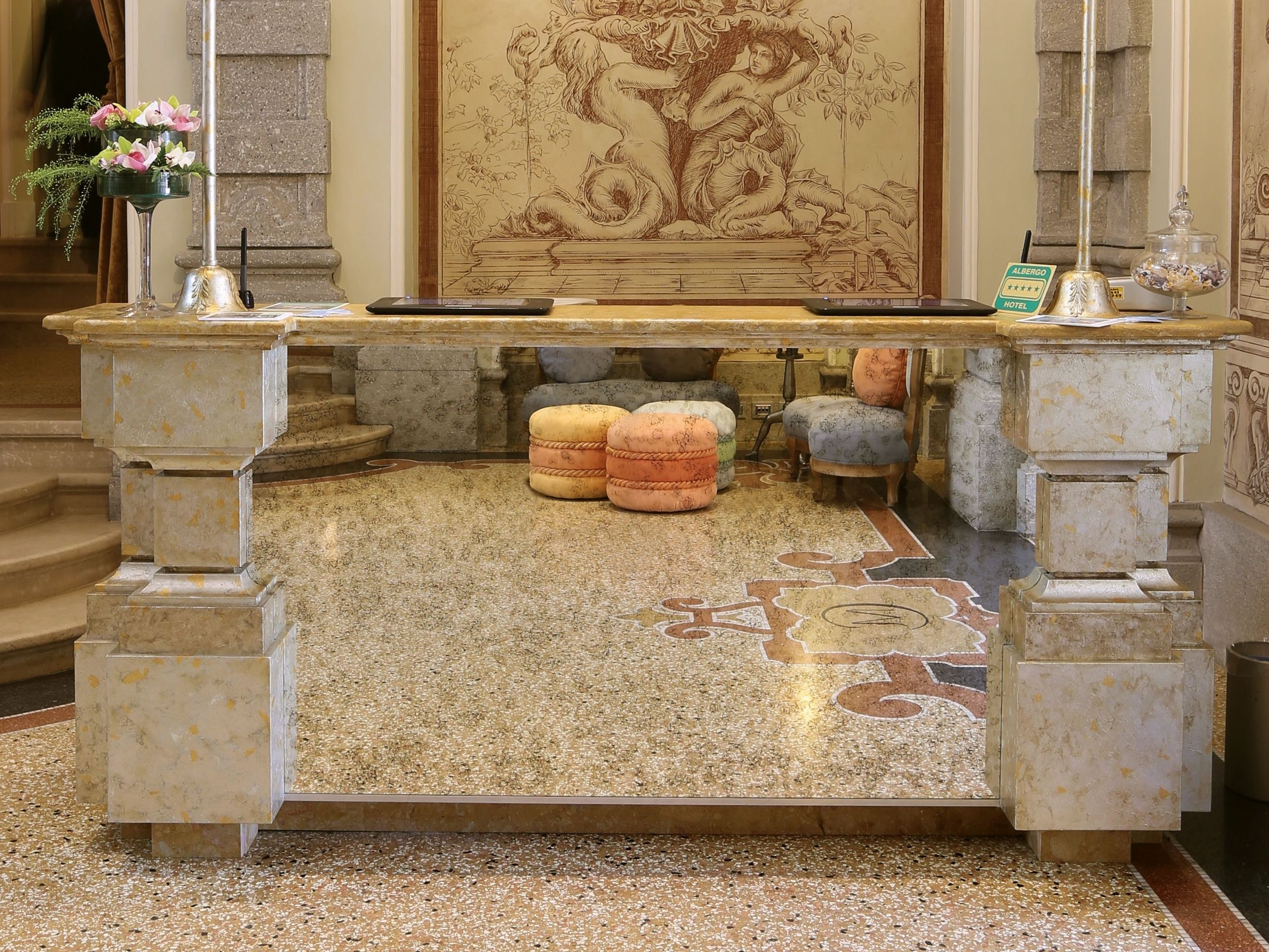 DESK Marble Reception desk By Arnaboldi Interiors