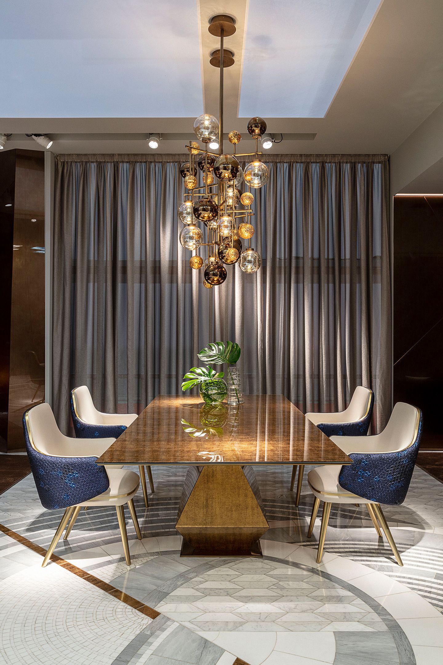 DIAMANTE | Table By Sicis