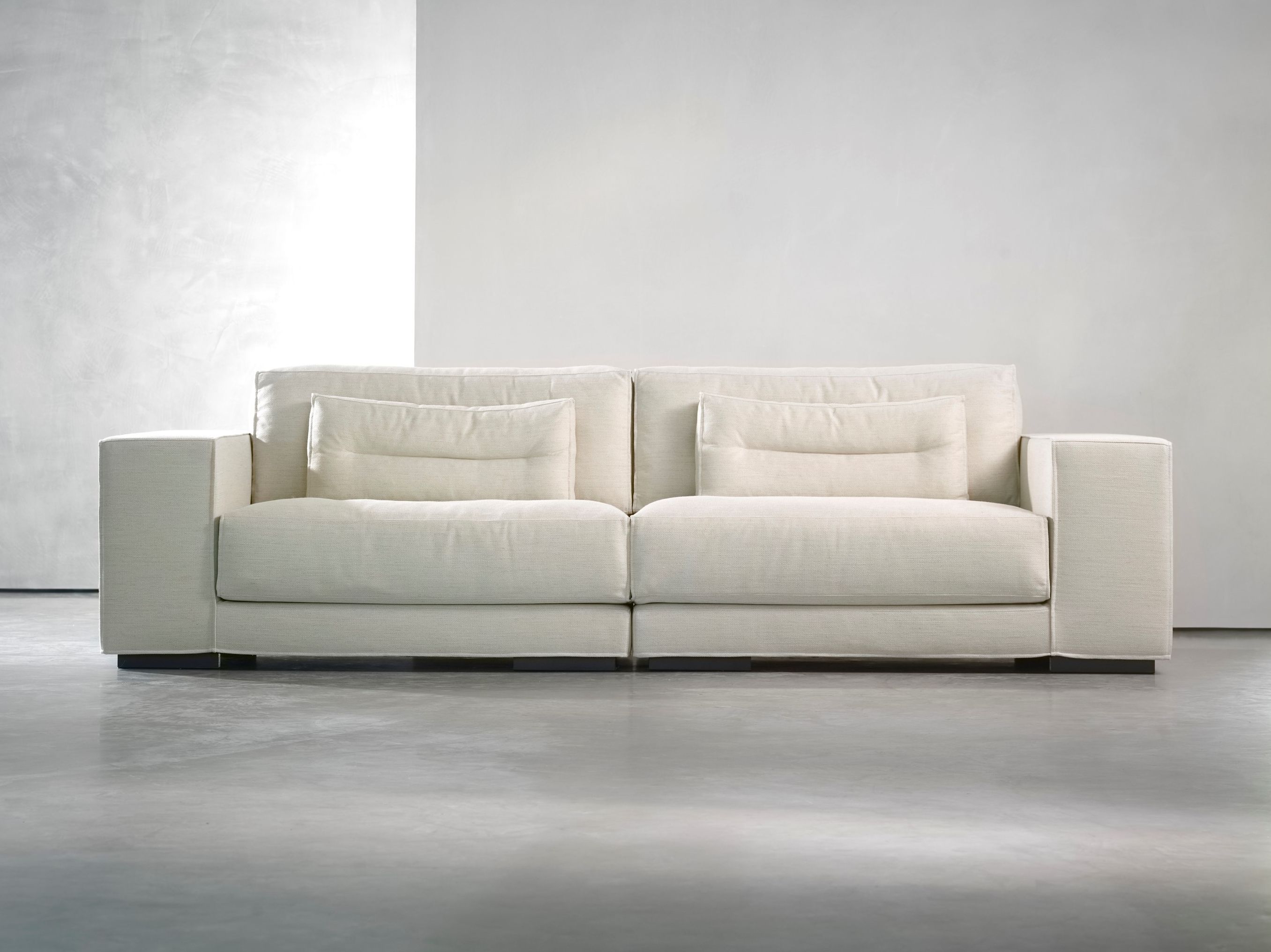 DIEKE LIVING | 2 seater sofa By Piet Boon design Piet Boon