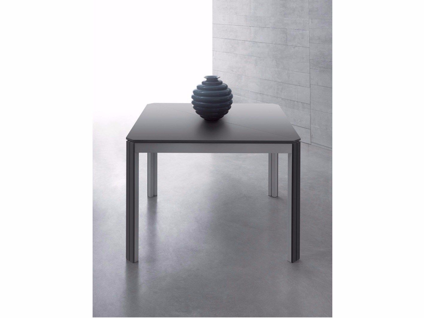 DIESIS table By Bauline