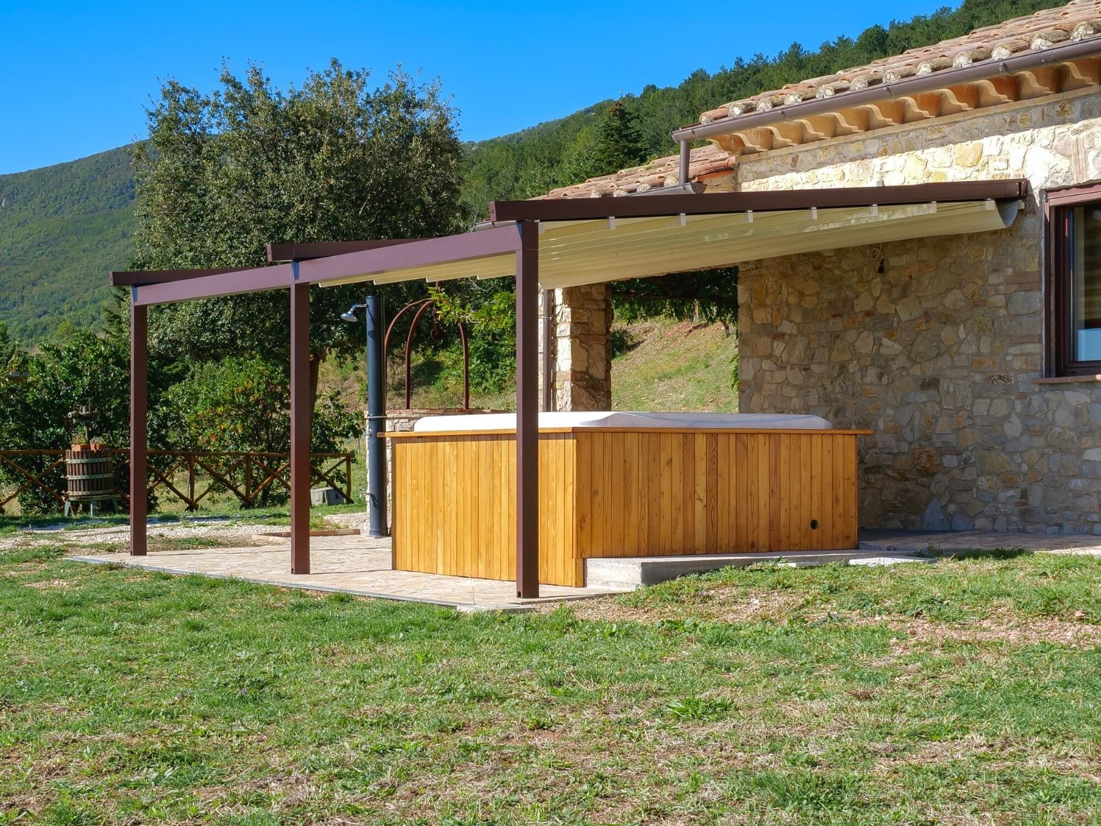 Pergotenda addossata in alluminio e PVC DILETTA - Belle Pergole ...