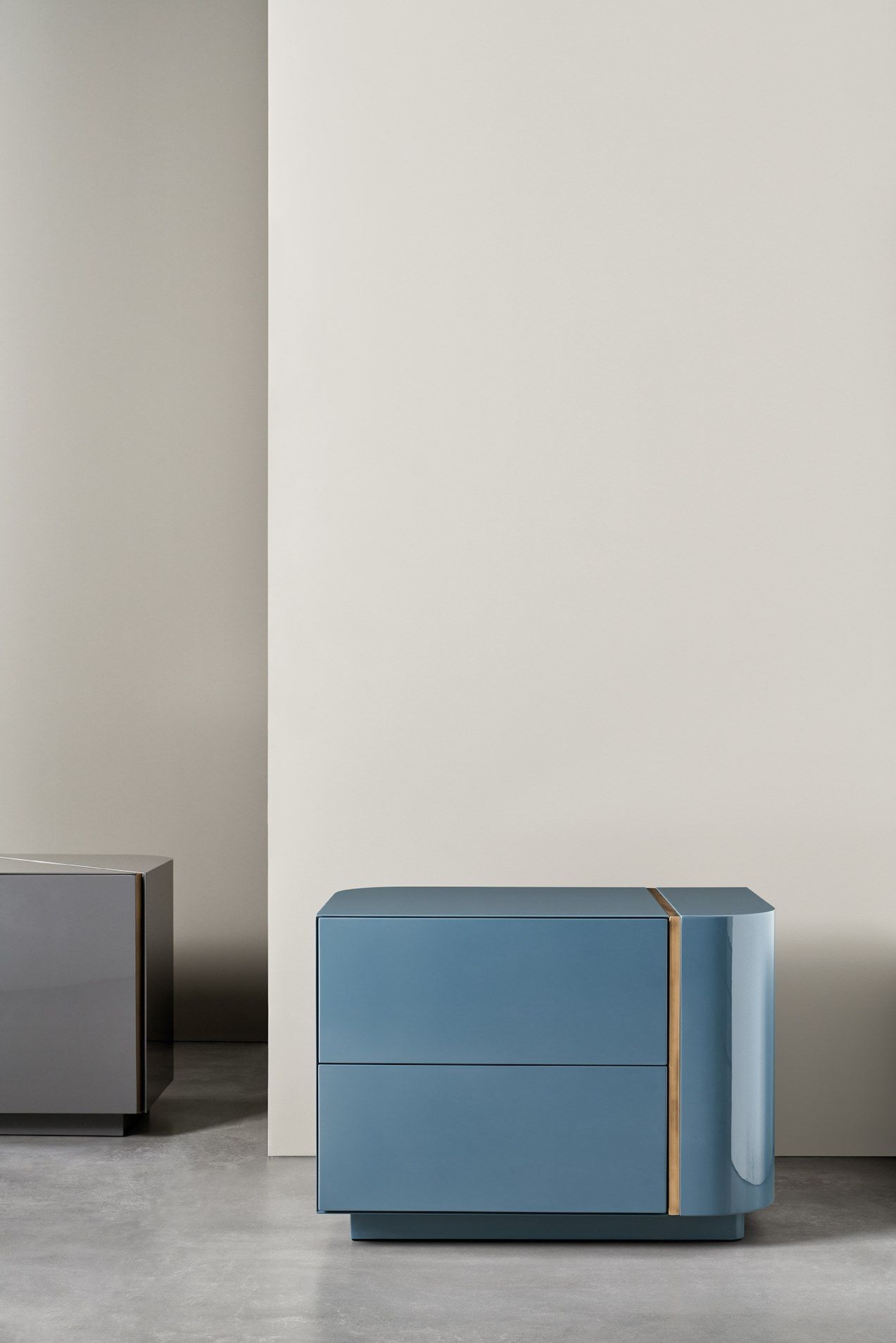 DIMITRI Bedside table with drawers By Meridiani | design Andrea Parisio