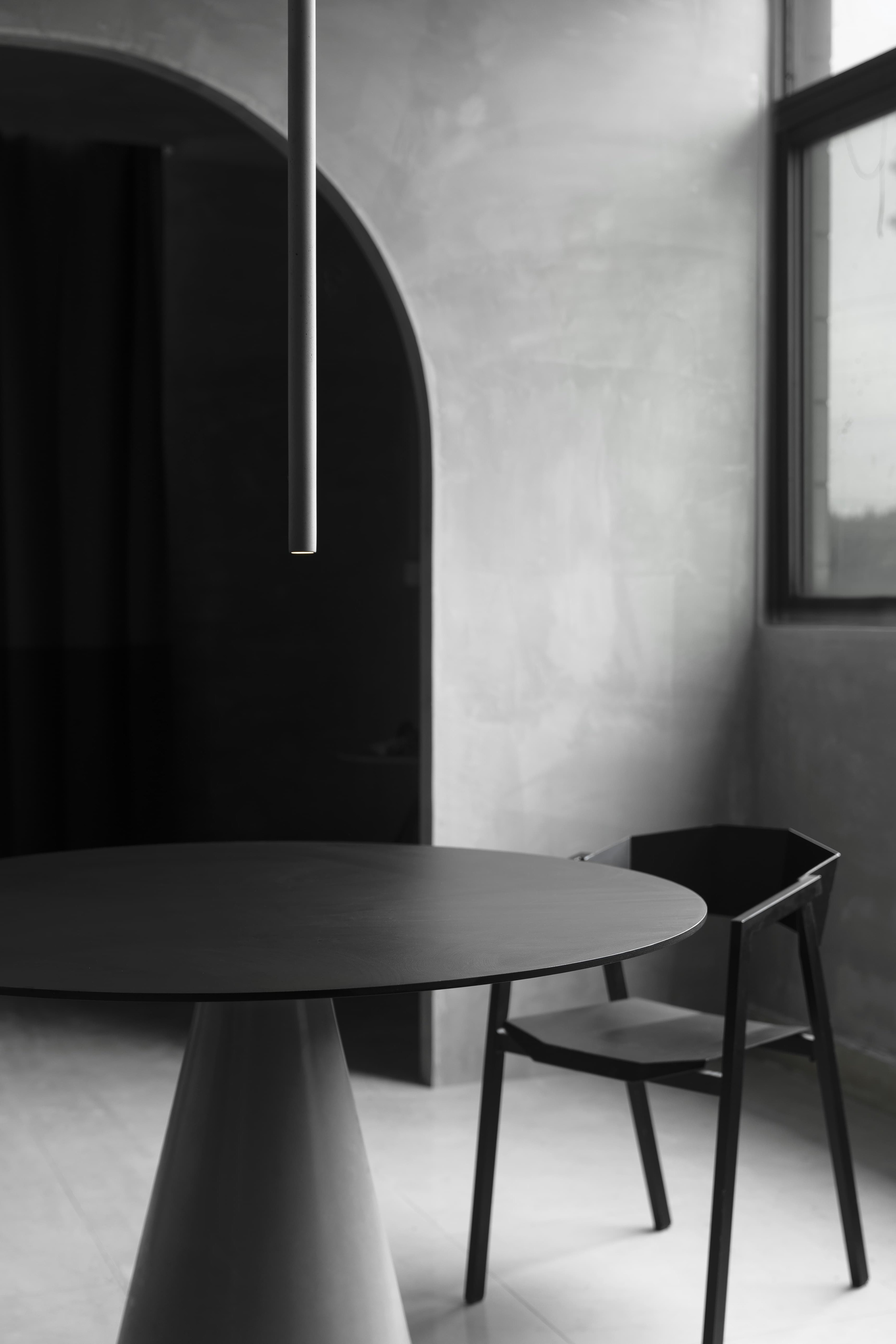 DING | Concrete table By Bentu Design