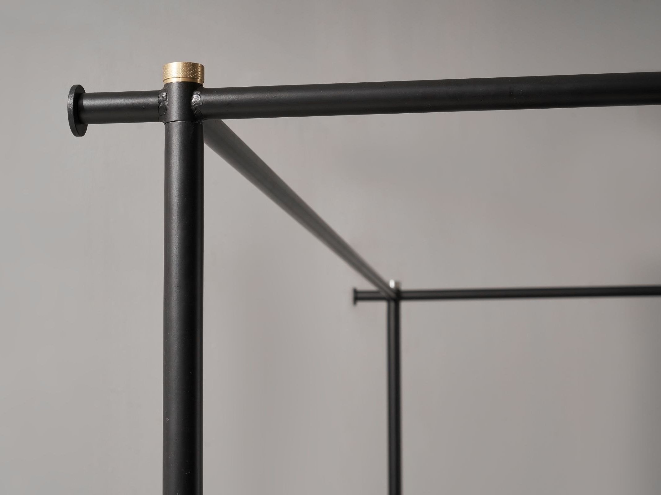 DISTRIKT | Canopy bed By District Eight