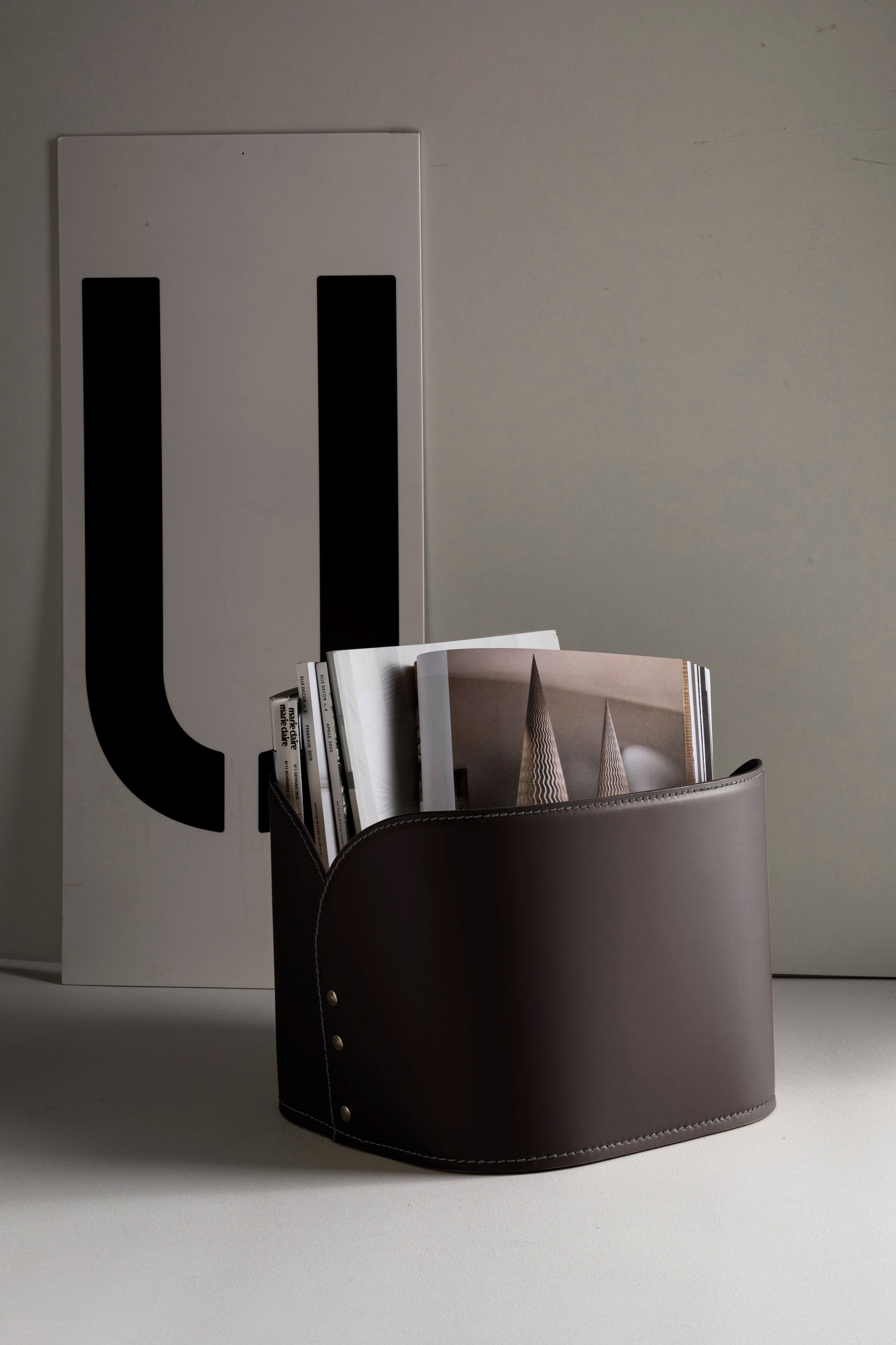 DIURNUS Magazine rack By LIMAC design FIRESTYLE