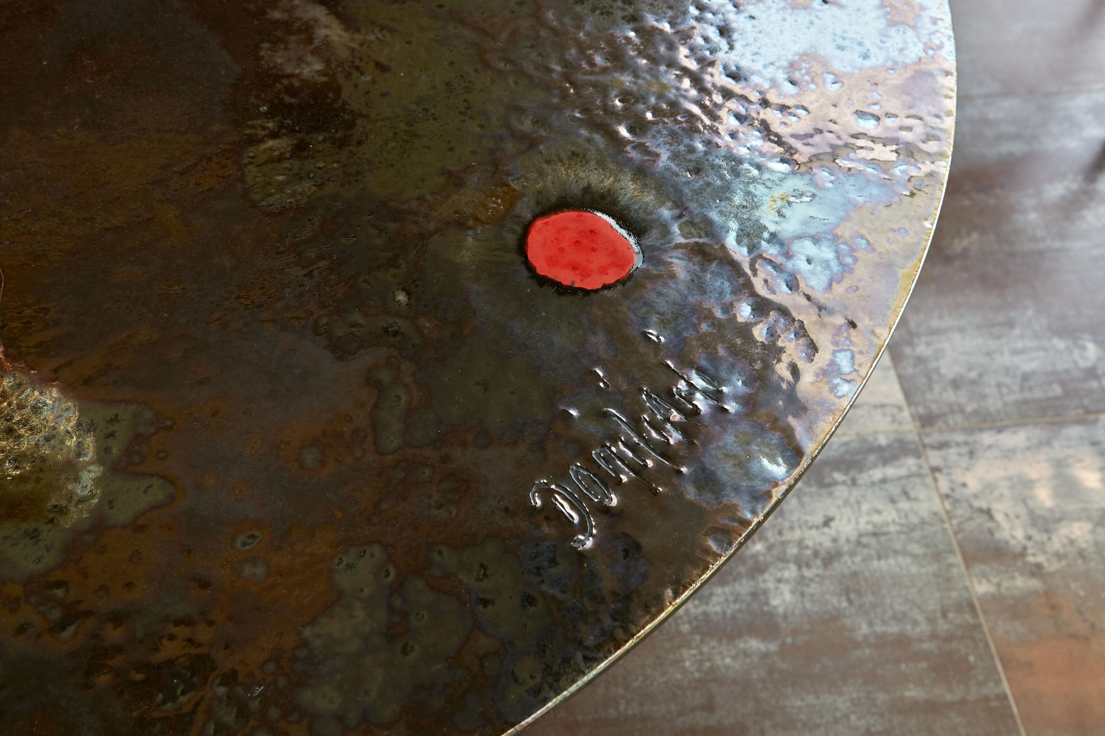 Tavolo rotondo in pietra lavica maiolicata e rovere IMPERO - DOMIZIANI ...