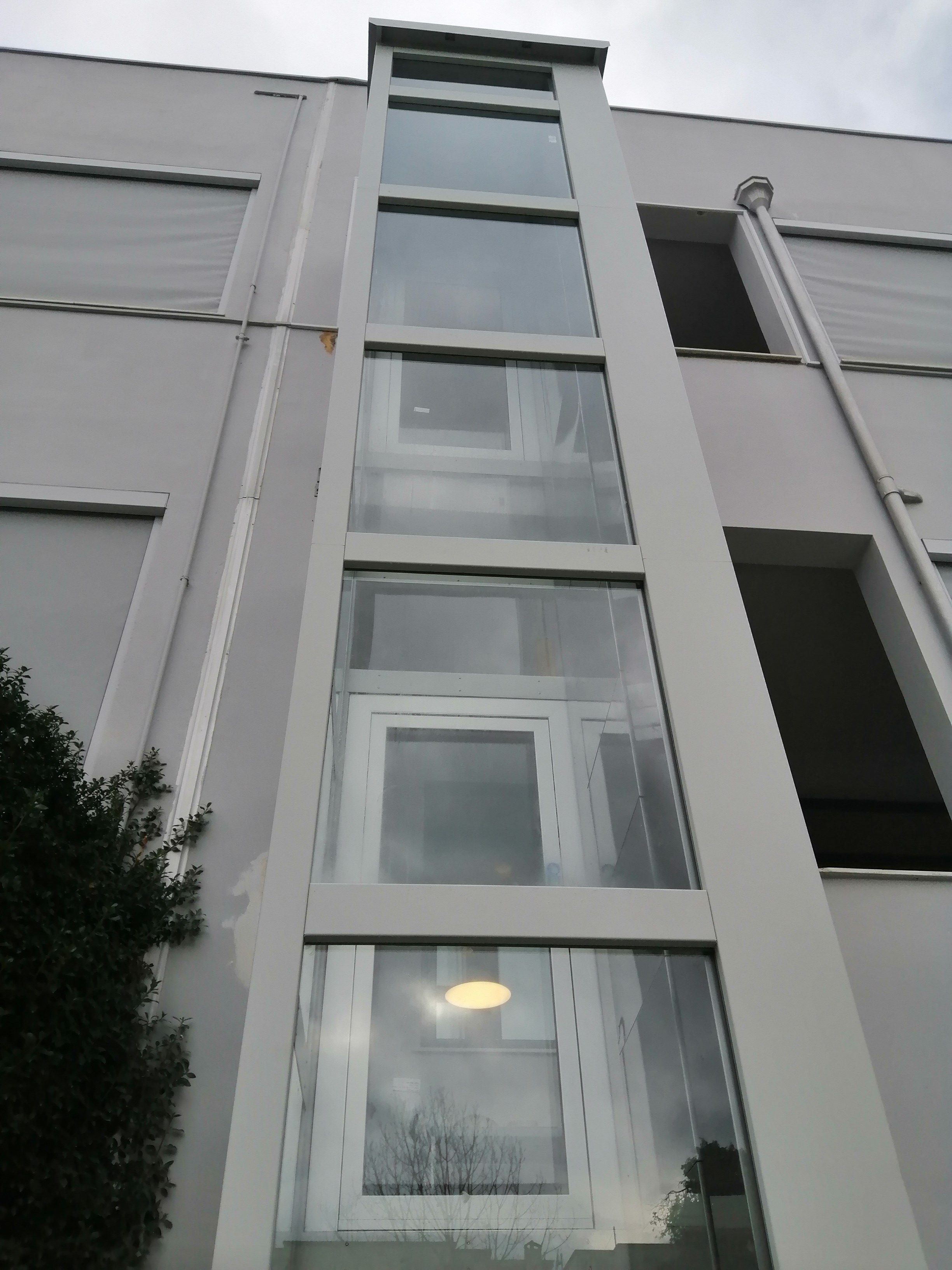 DOMOFLEX 2 OUTDOOR Electric outdoor house lift By AREALIFT