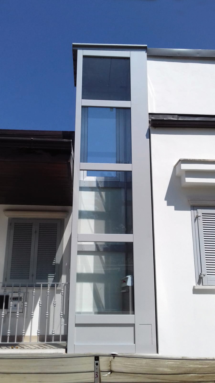 DOMOFLEX 2 OUTDOOR Electric outdoor house lift By AREALIFT