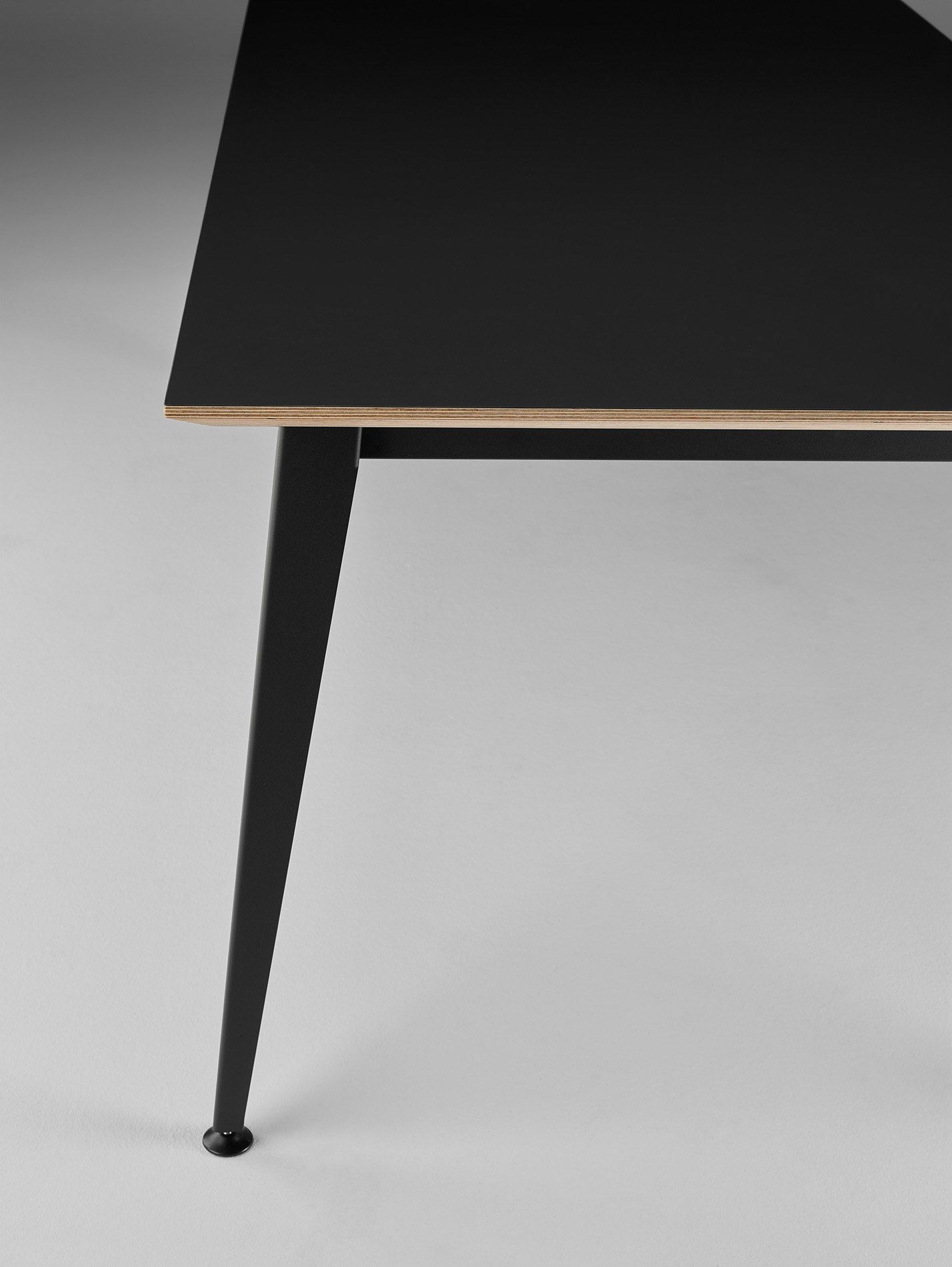 DON | Table extensible By ONDARRETA design Nadia Arratibel