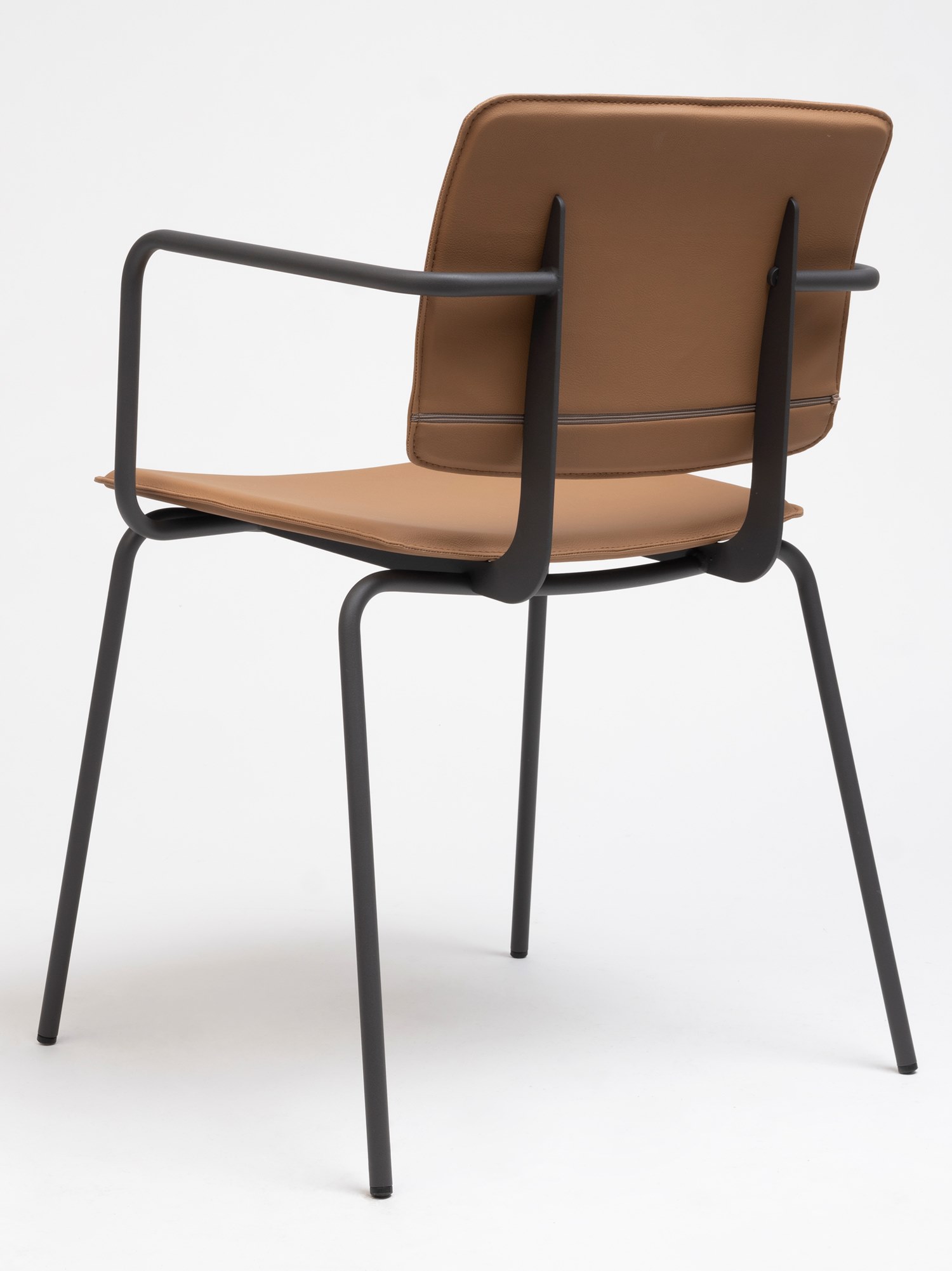 DON | Leather chair Don Collection By ONDARRETA design Nadia Arratibel