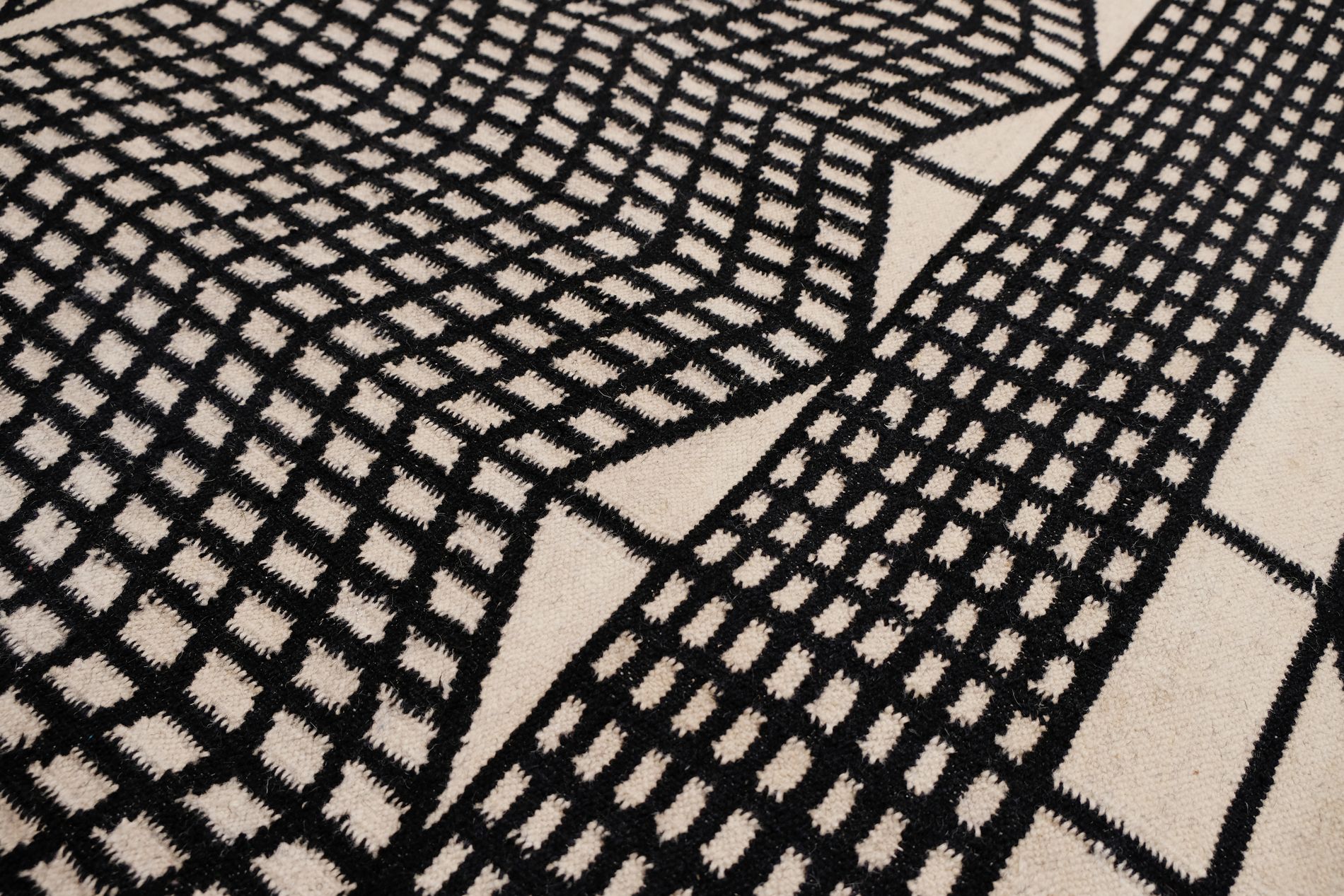 DOODLE HATCH rug By I + I Collection