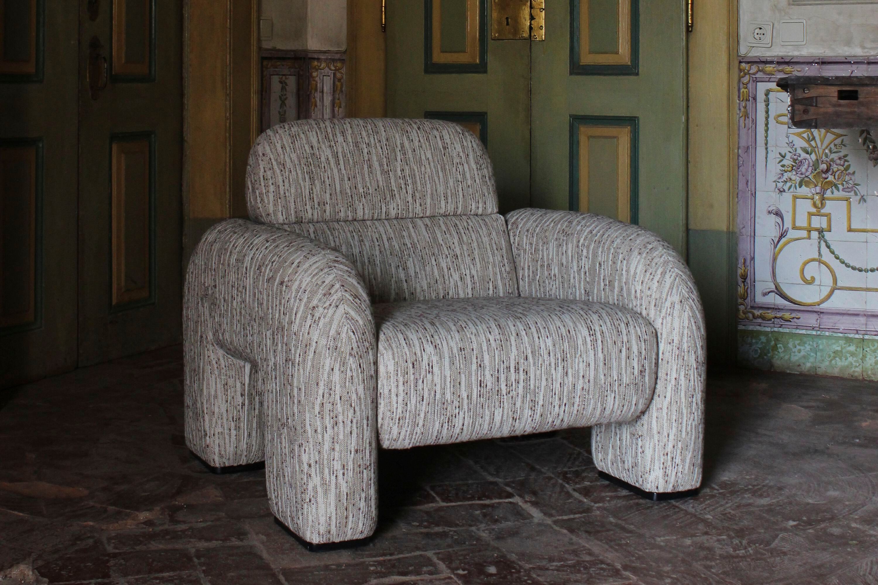 VERTIGO Armchair By DOOQ