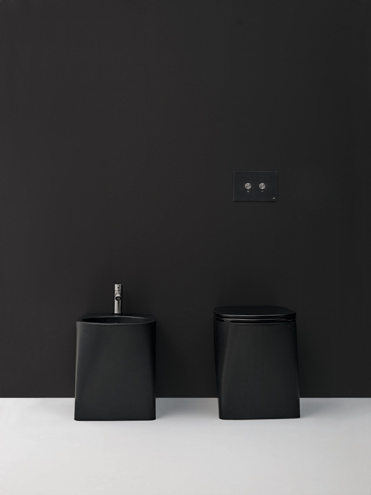 DP | Floor mounted toilet By Axa design Giancarlo Angelelli