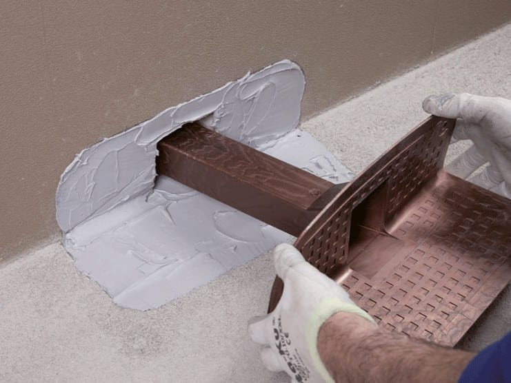 DRAIN FRONT Bocchettone angolare in TPE per terrazze e balconi By MAPEI