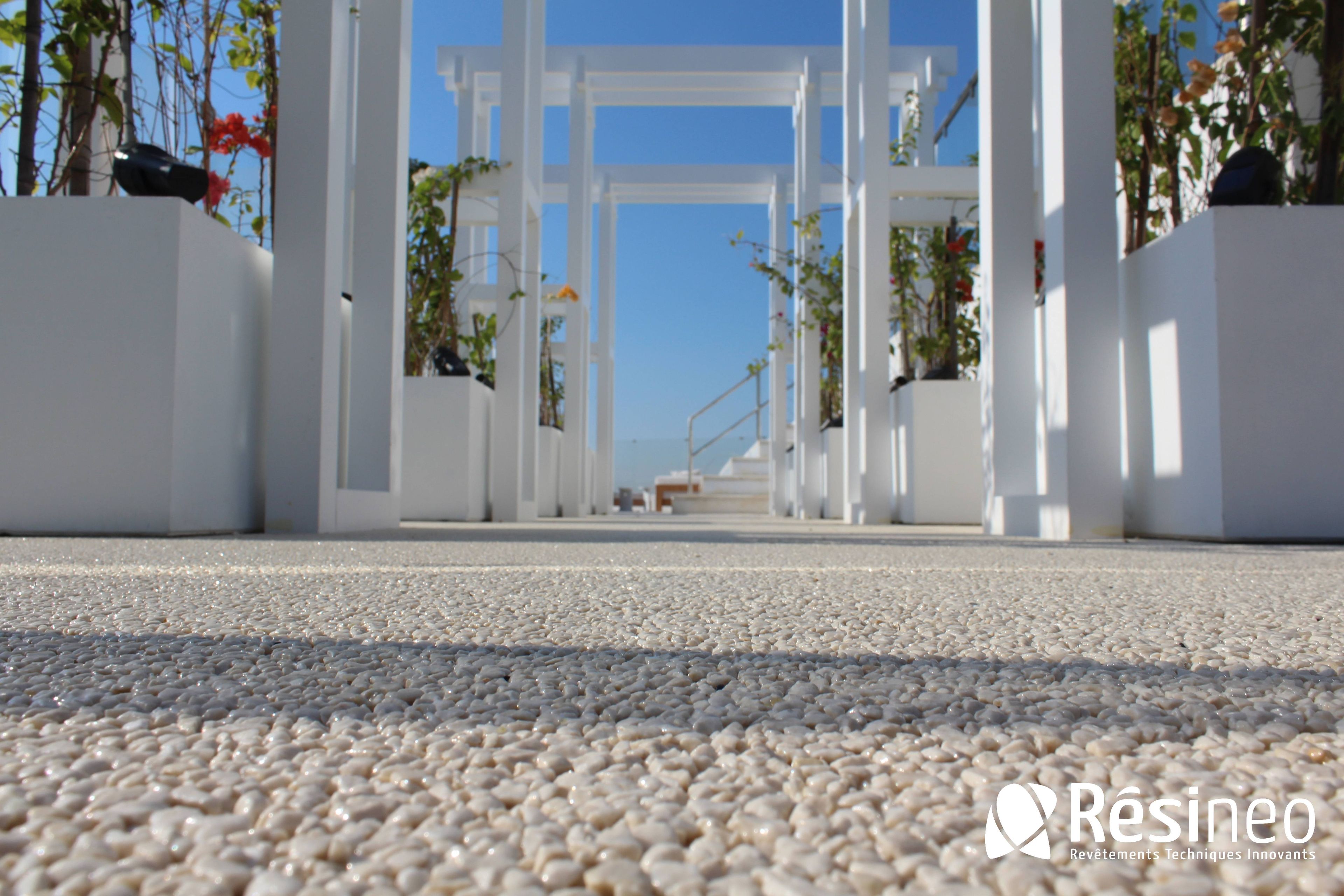 Pavimento continuo per esterni in resina RÉSINEO DRAIN - Résineo ...