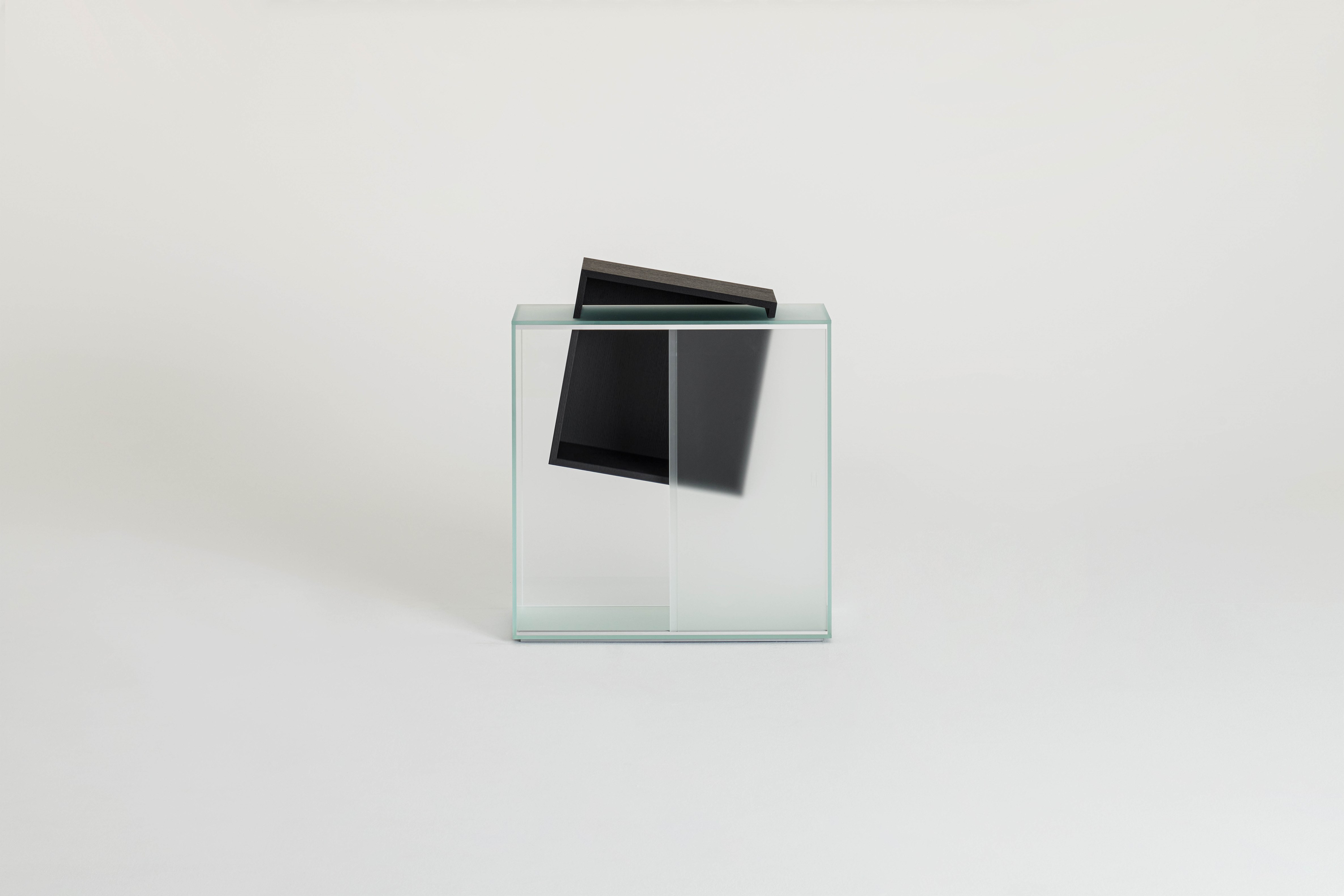 DRIFT Display cabinet with sliding doors By Glas Italia | design Nendo