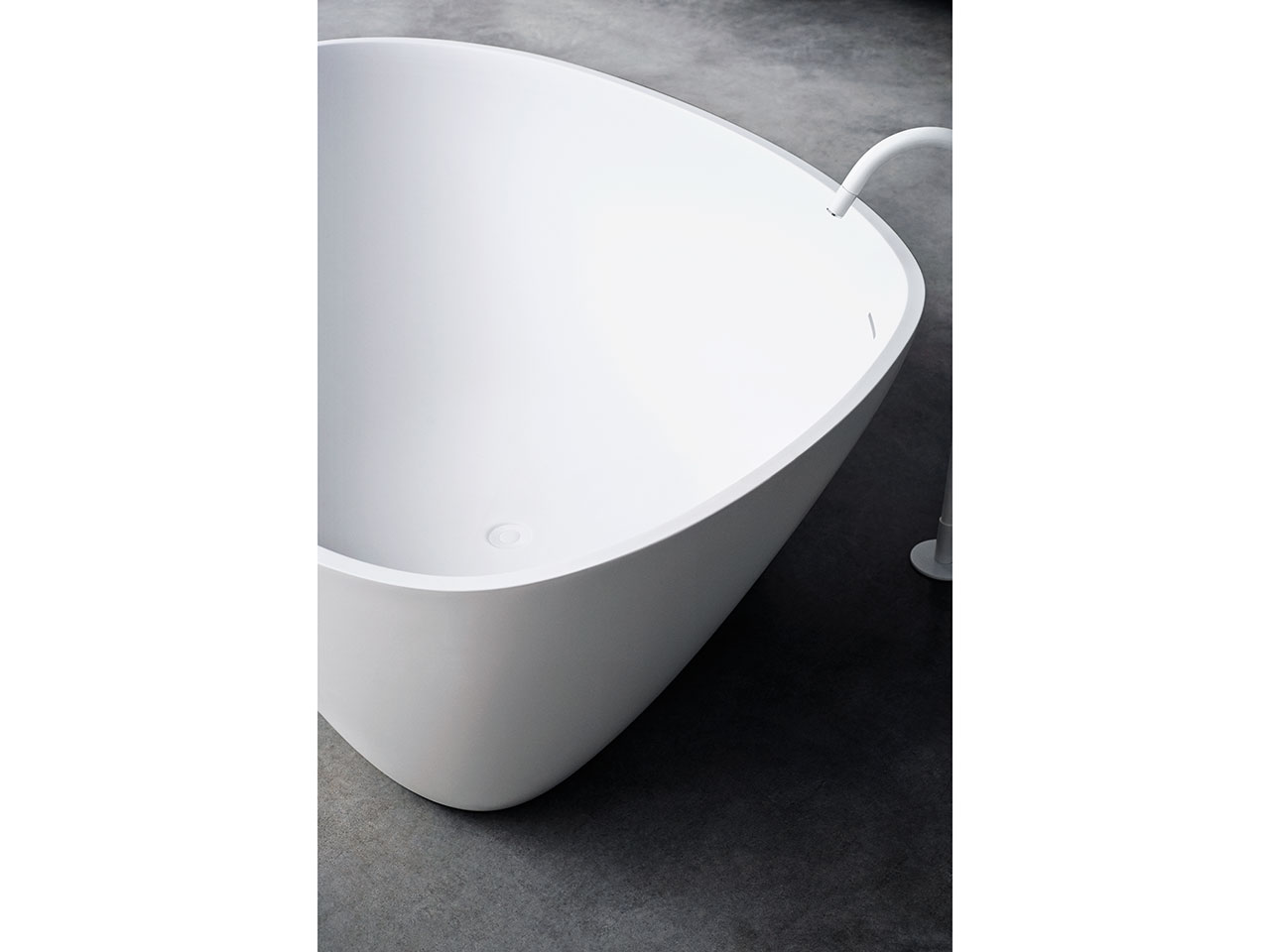 DROP Freestanding Cristalplant® bathtub By Agape