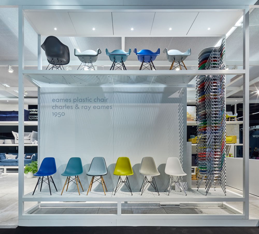 DSR | Chair with integrated cushion Eames Plastic Chair Collection By Vitra