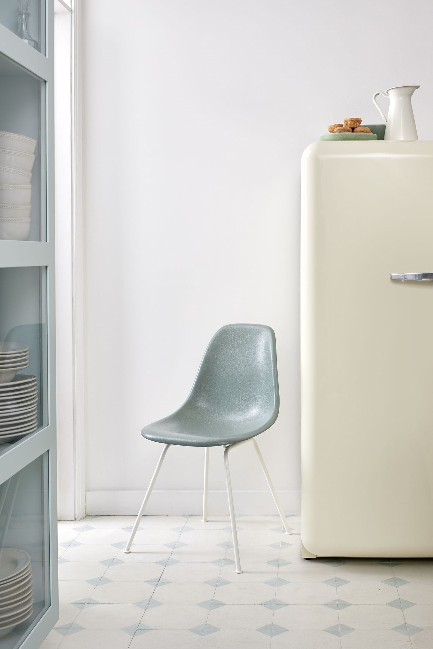 DSX FIBERGLASS CHAIR Glass-fibre chair By Vitra | design Charles & Ray ...