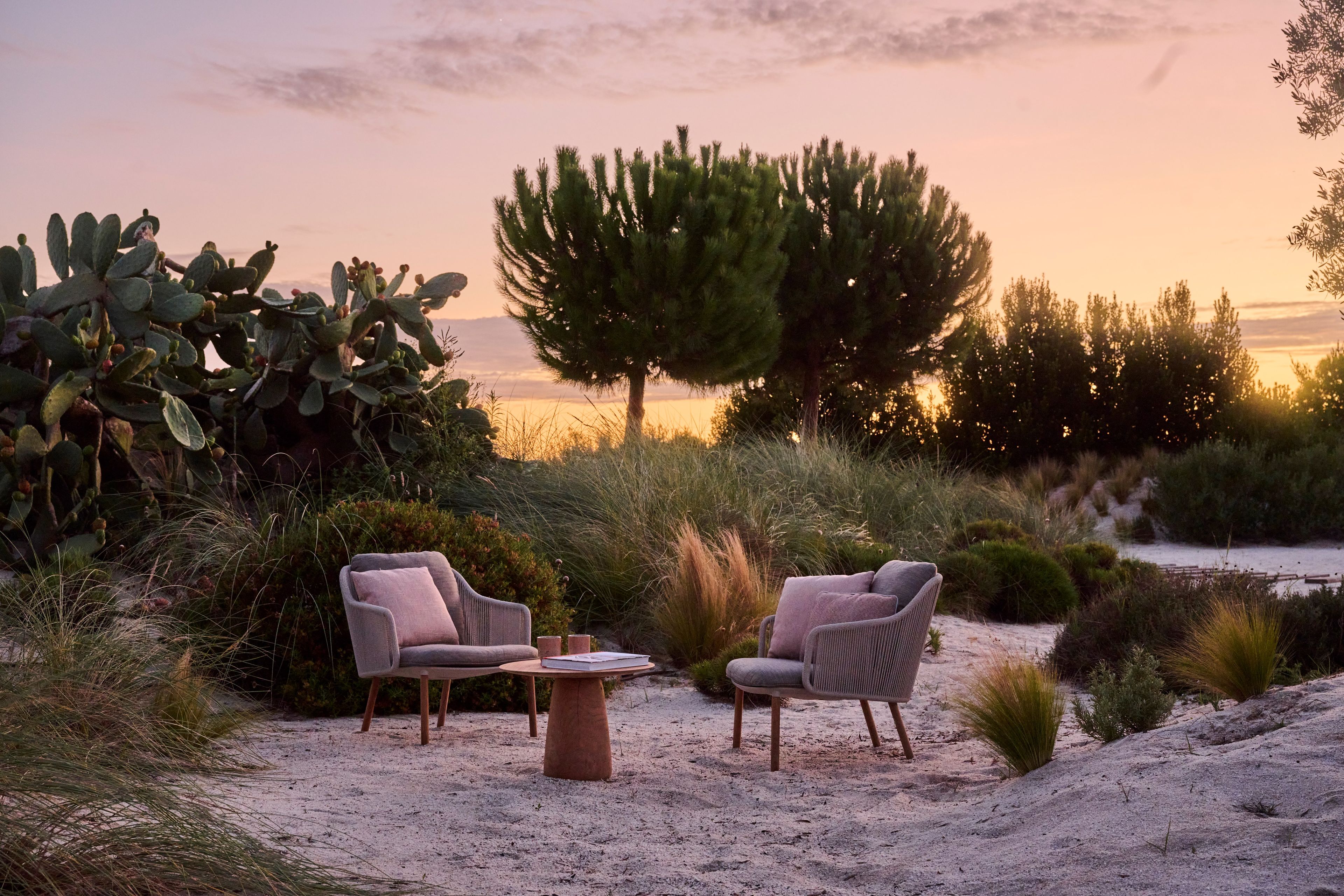 DUNES Low round teak garden side table By TRIBÙ