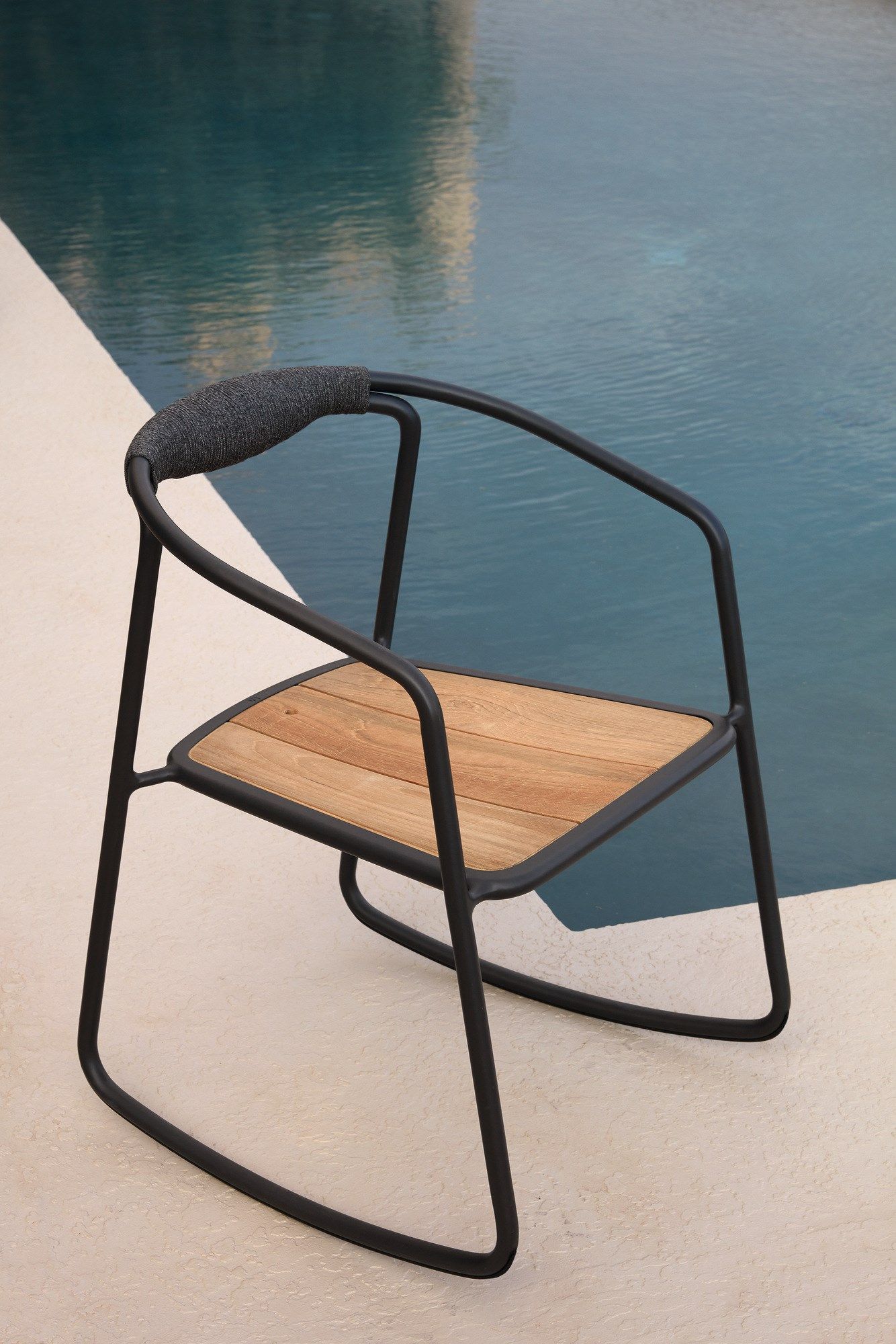 DUO | Rocking chair Duo Collection By MANUTTI design Koen Van Extergem