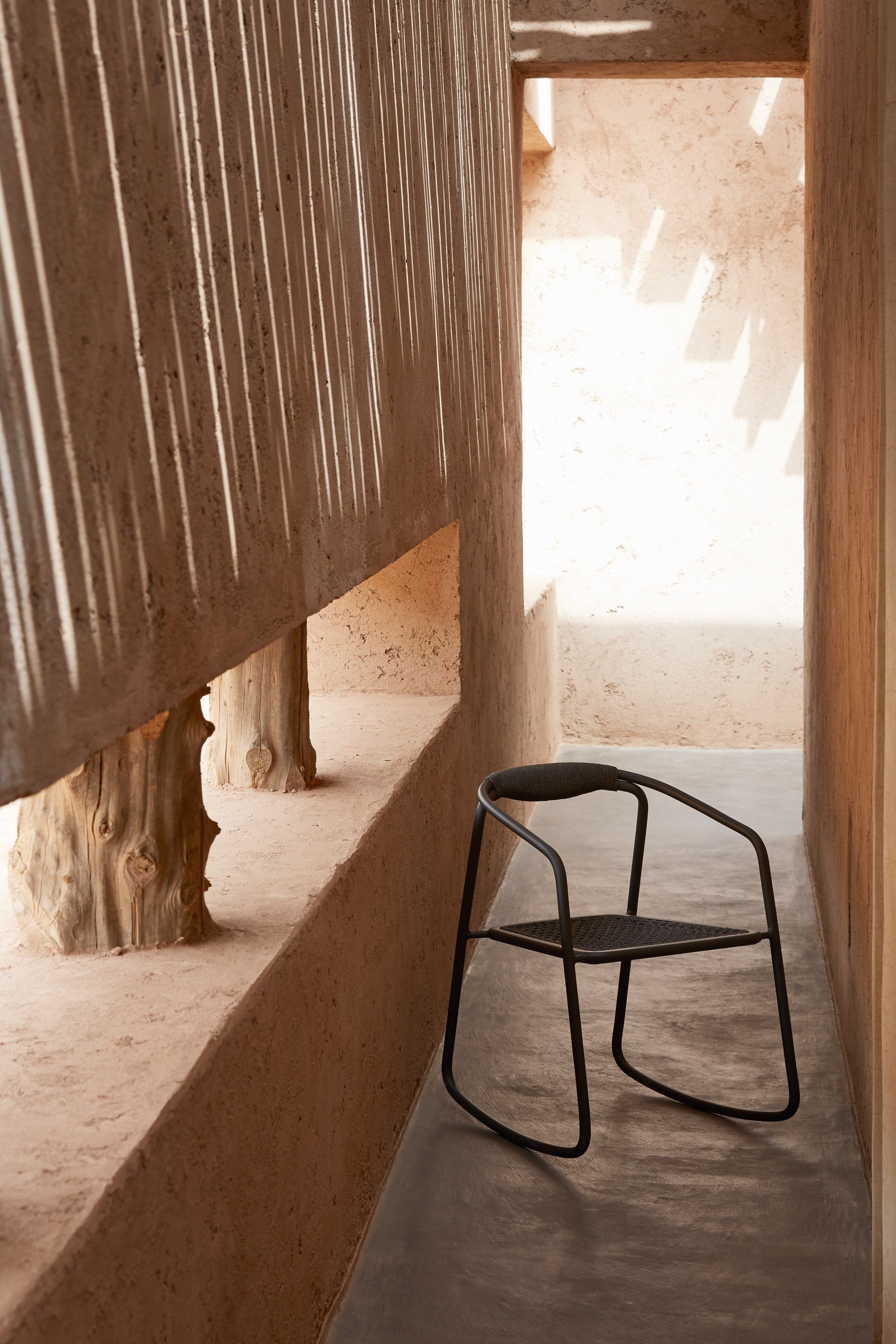 DUO | Rocking chair Duo Collection By MANUTTI design Koen Van Extergem