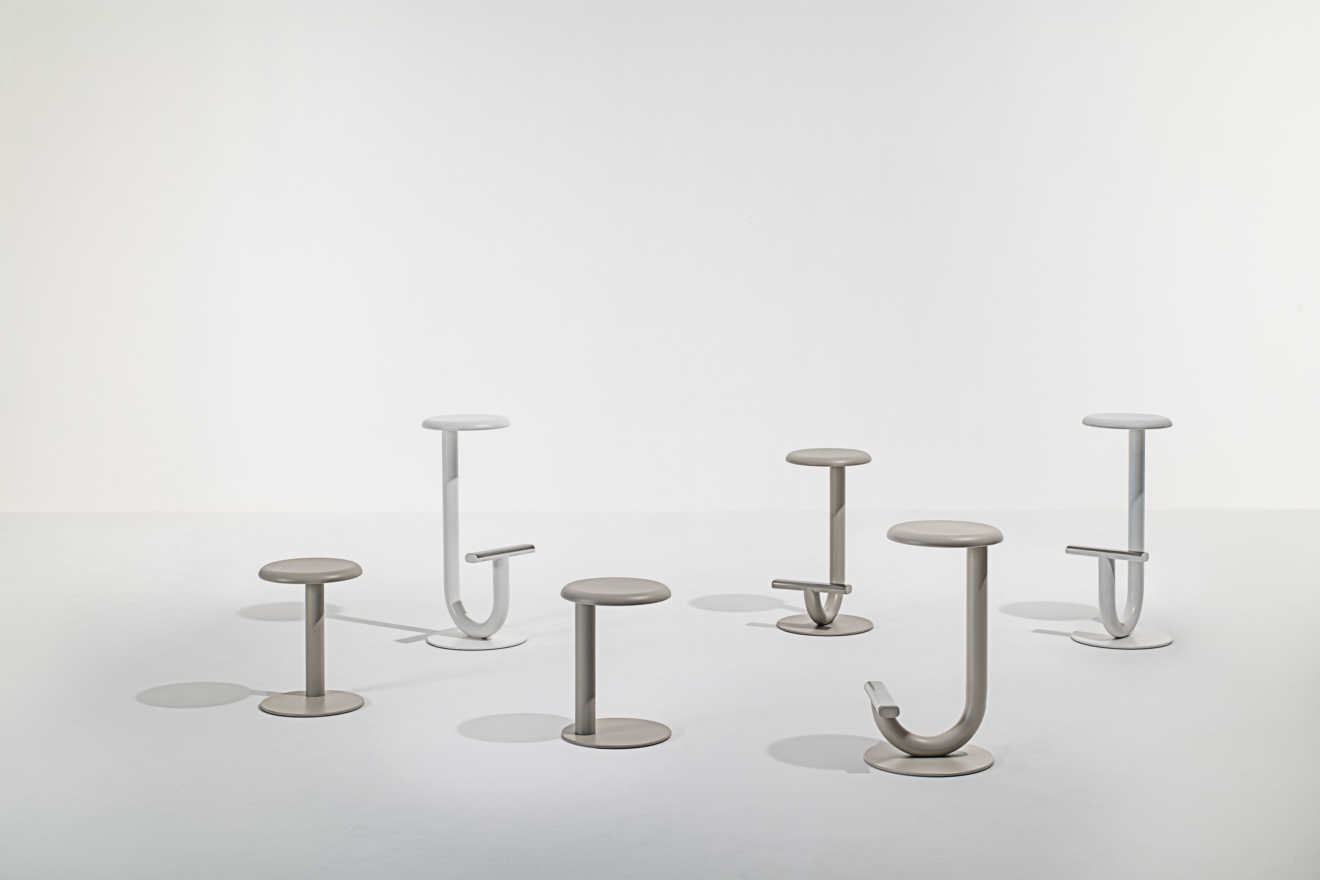STRONG High stool with footrest By Desalto | design Eugeni Quitllet