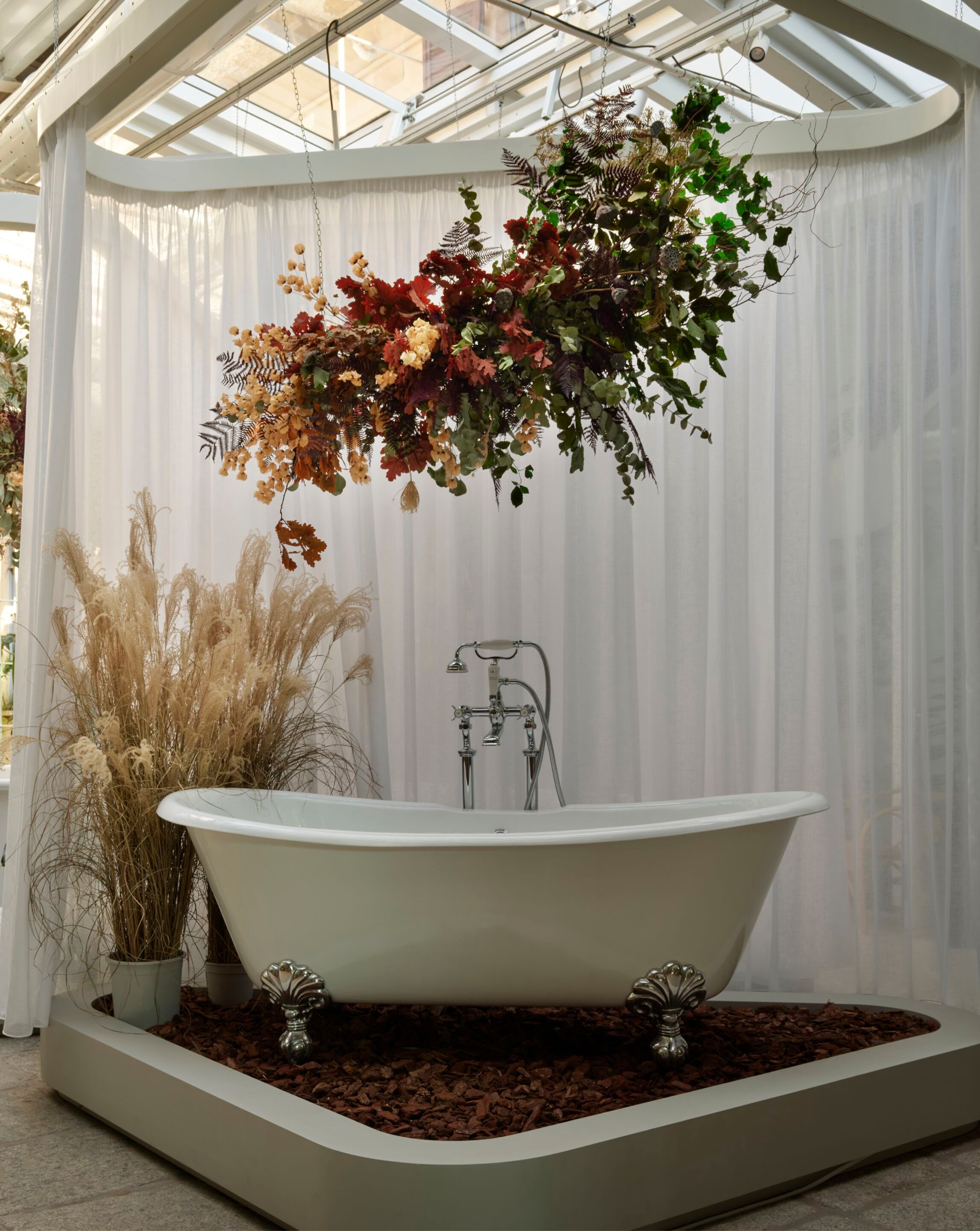 ADMIRAL Cast iron bathtub on legs By Devon&Devon