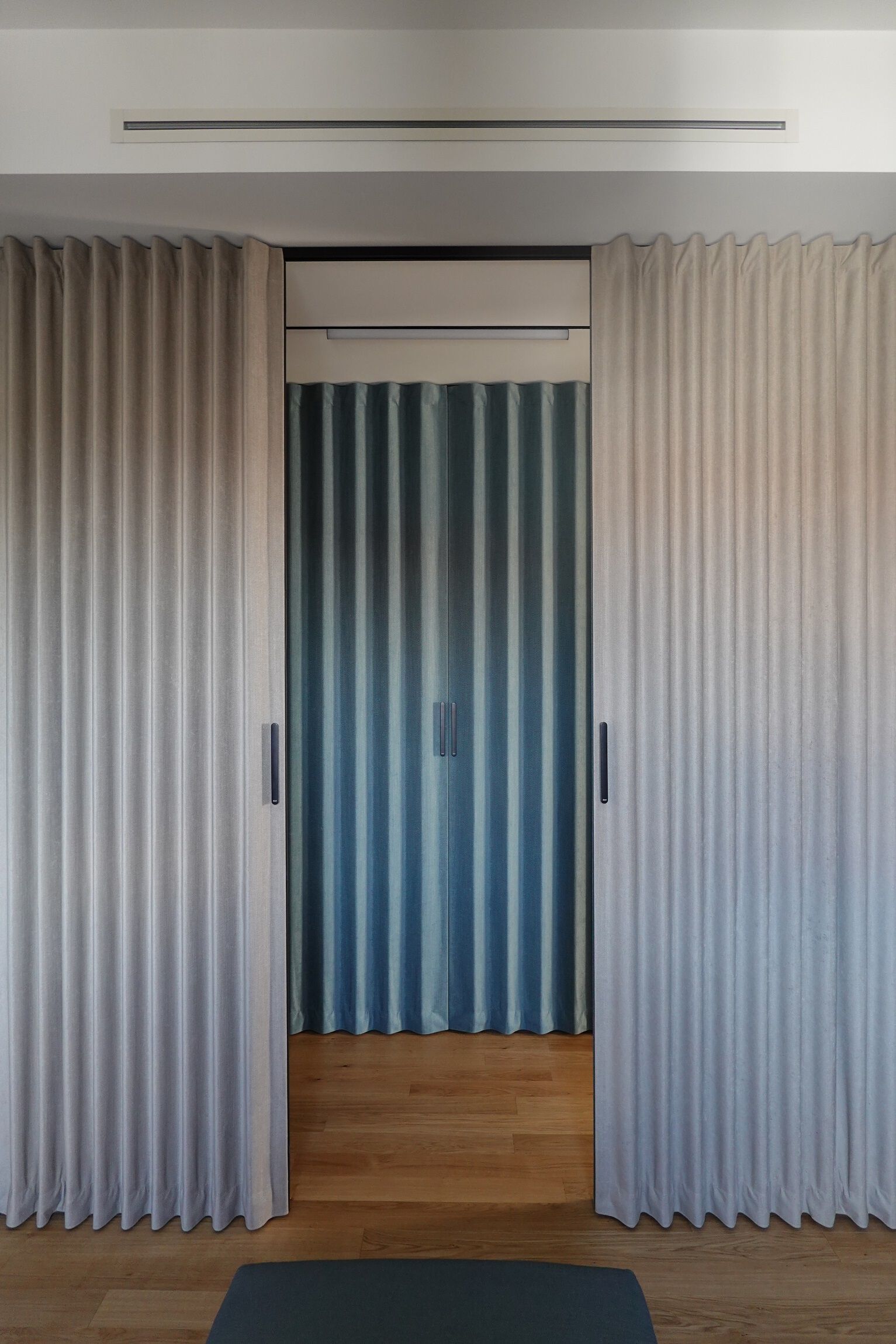 Folding door with velvet cladding Textile door By Dooor