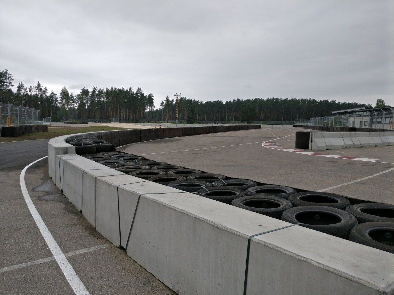 Traffic divider barrier Double sided concrete barrier By GEOBRUGG