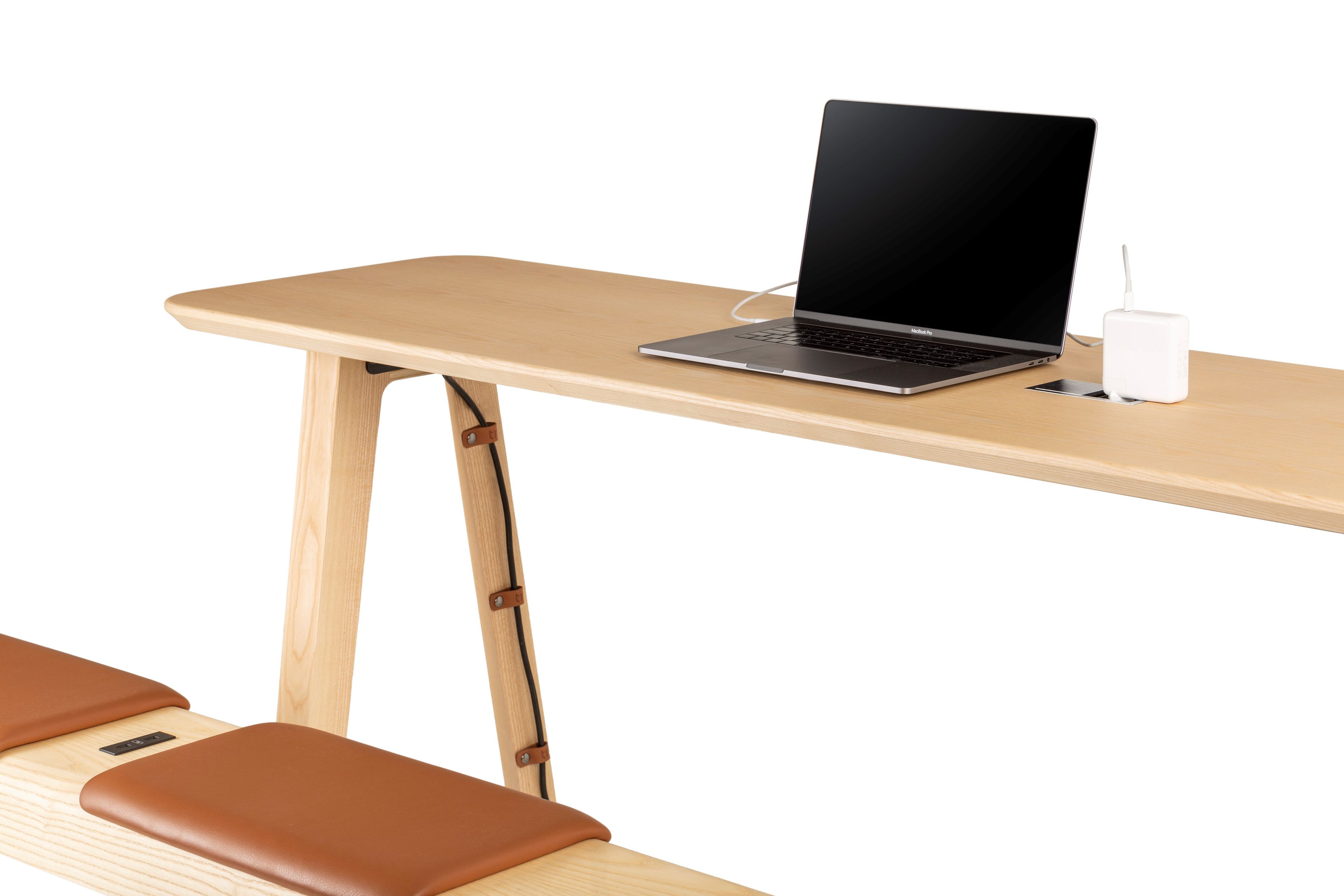 E-QUO | Table E-QUO Collection By True Design design Orlandini Design