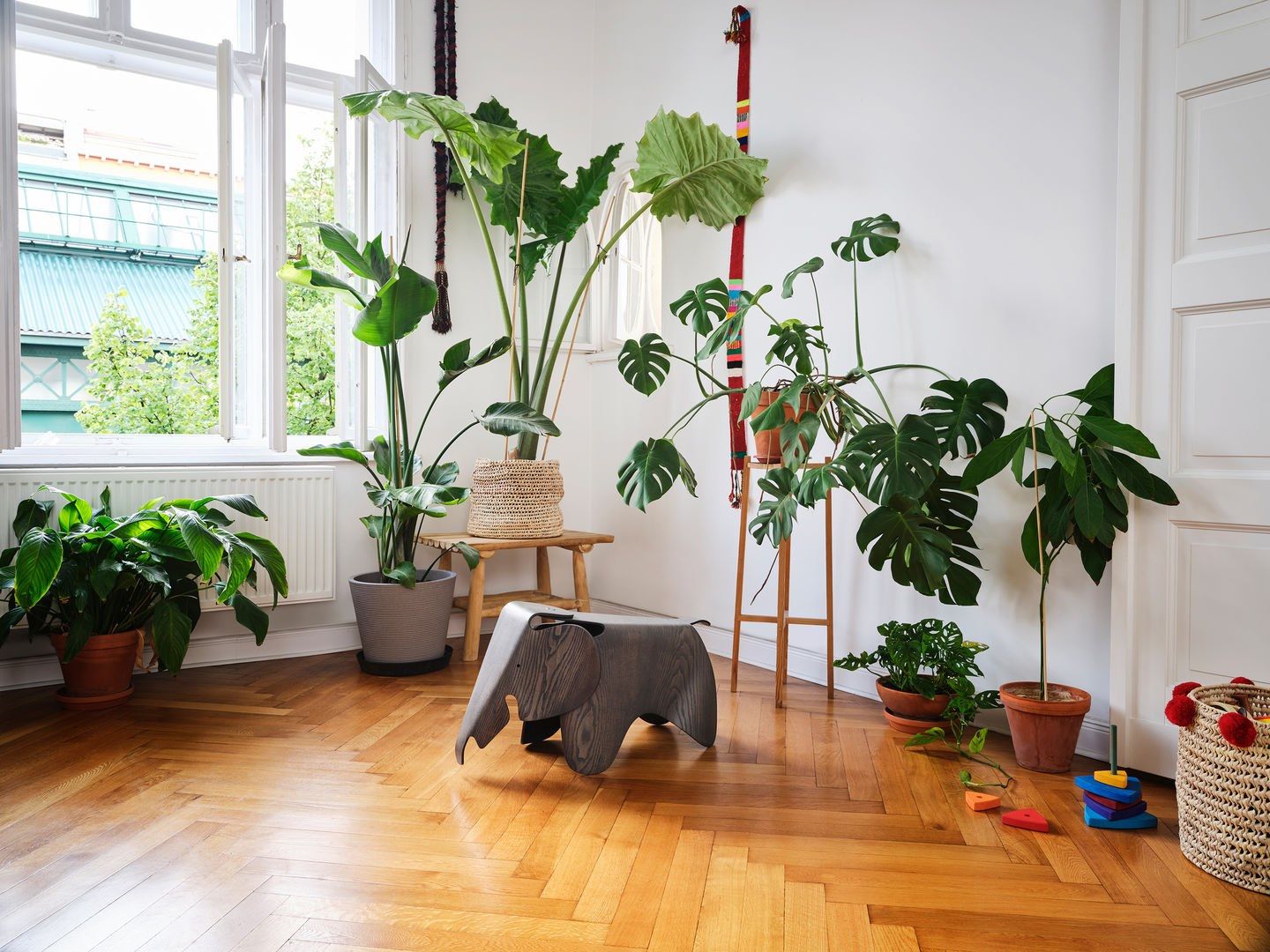 EAMES ELEPHANT PLYWOOD Multi-layer wood game By Vitra | design Charles ...