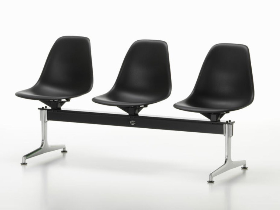 EAMES PLASTIC SIDE CHAIR ON STRETCHER beam seating By Vitra design ...