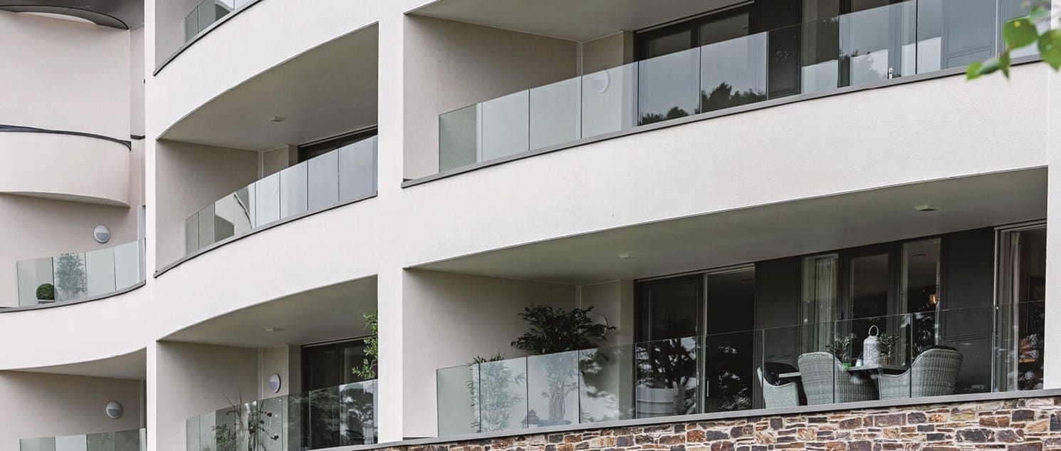 EASY GLASS® PRIME Glass parapet By Q-RAILING ITALIA