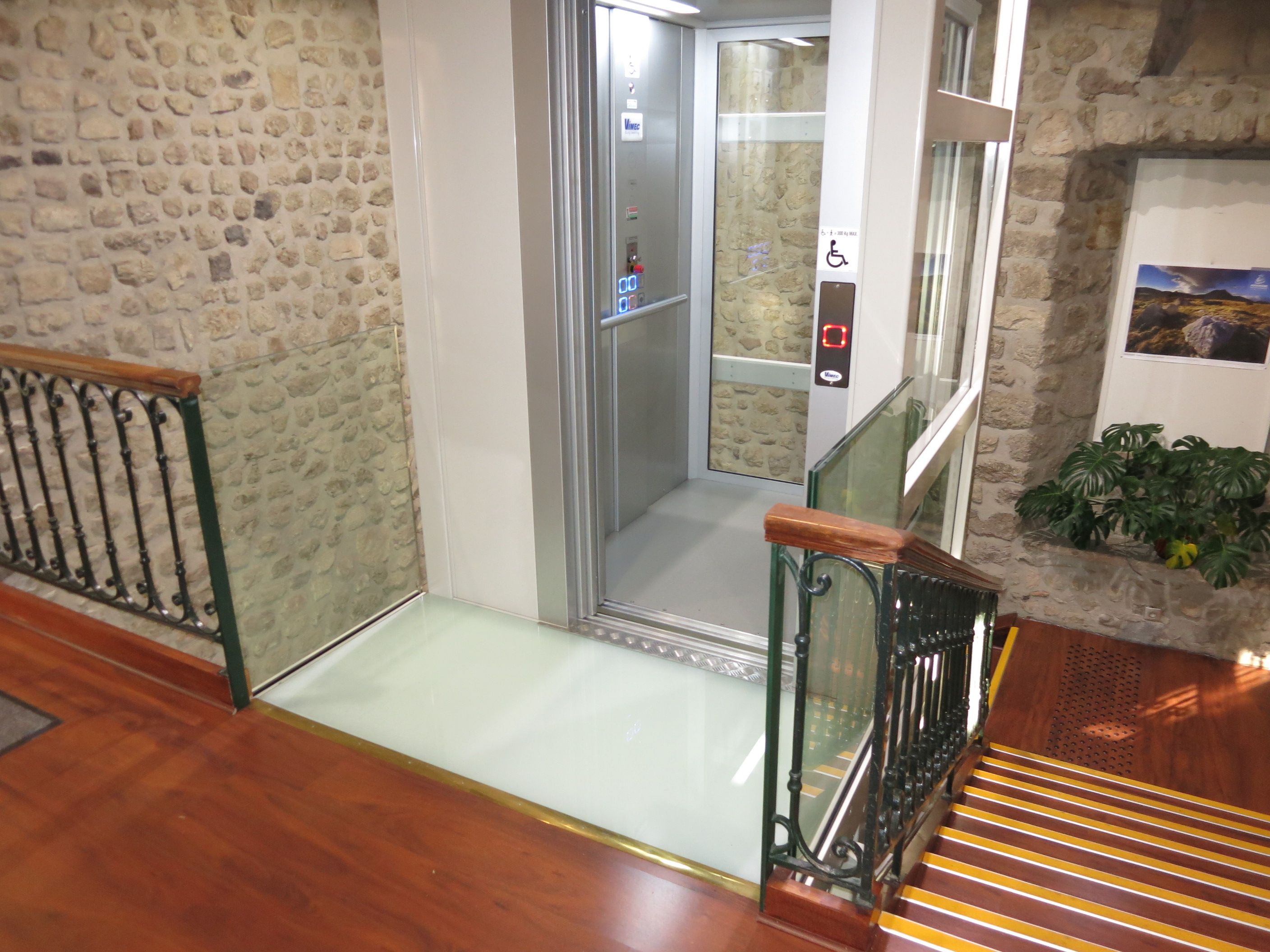 EASY MOVE Elevator By Vimec