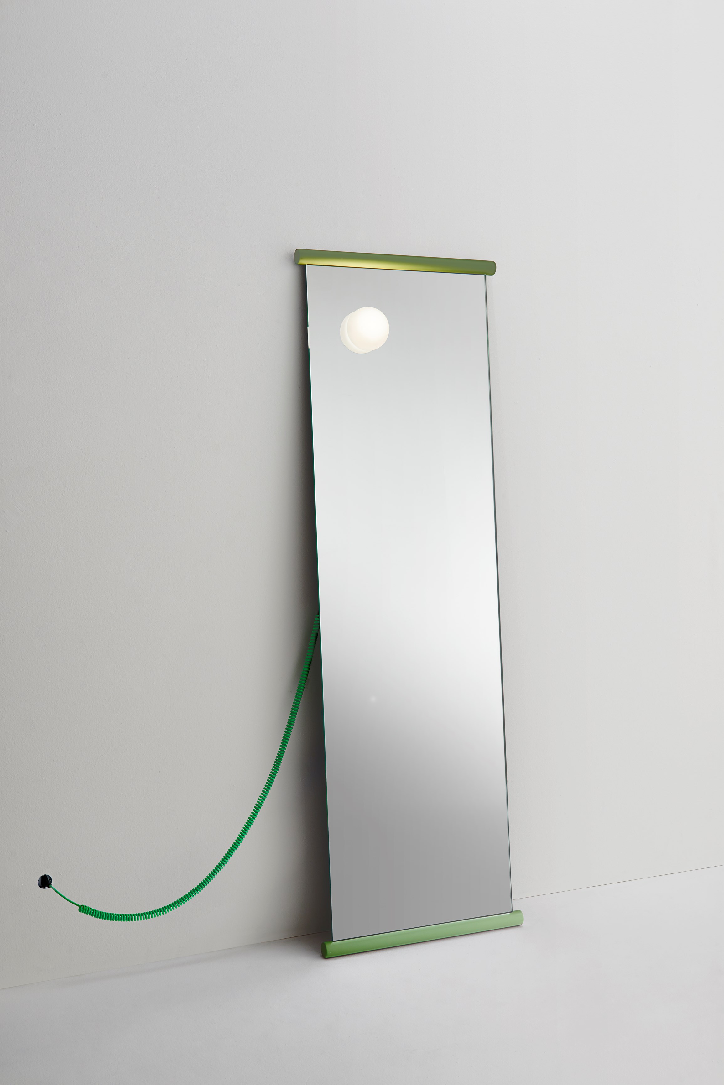 ECCO Specchio By Glas Italia | design Barber & Osgerby