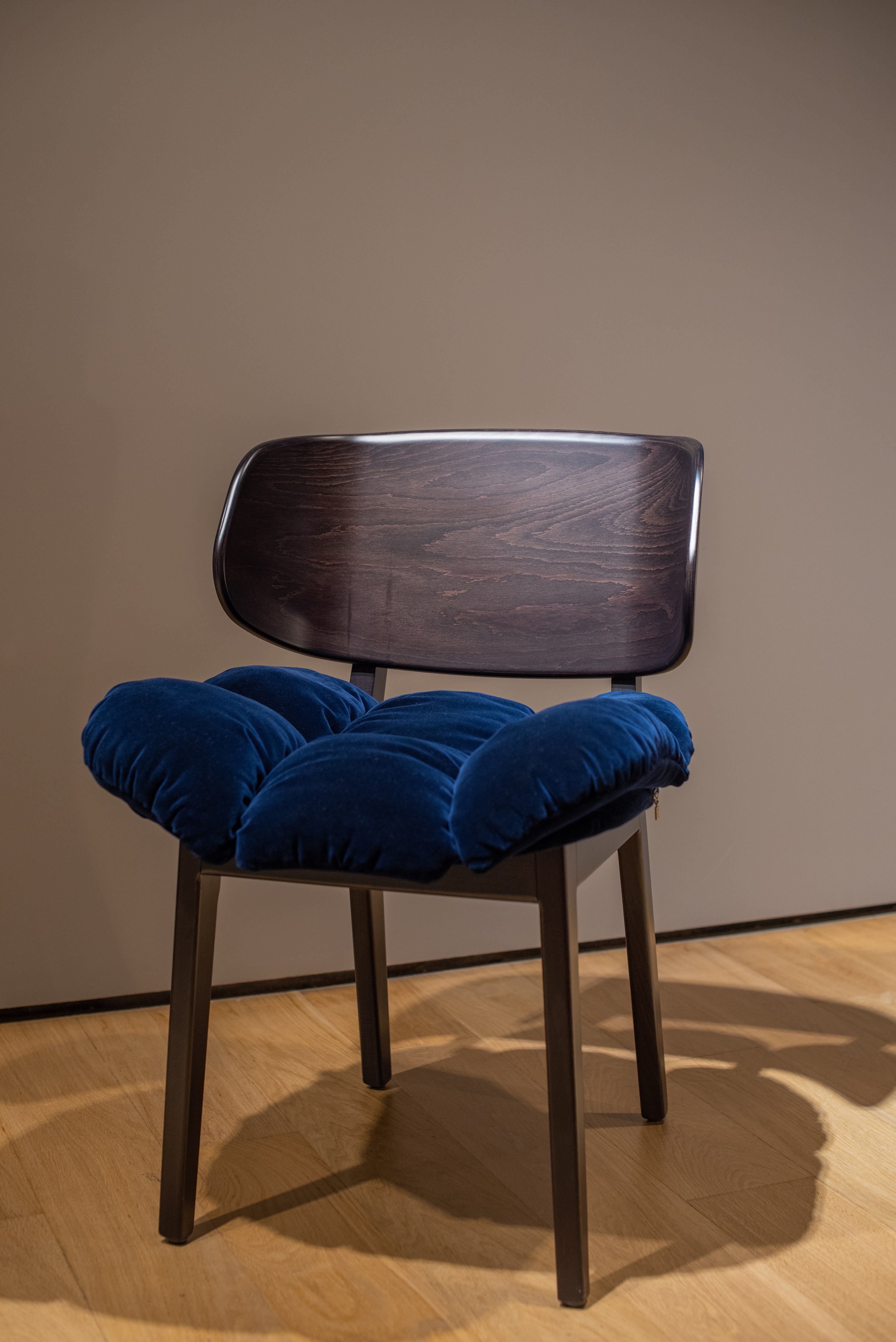 EDRA - BLUE VELVET Upholstered chair with armrests By In Stock | design ...