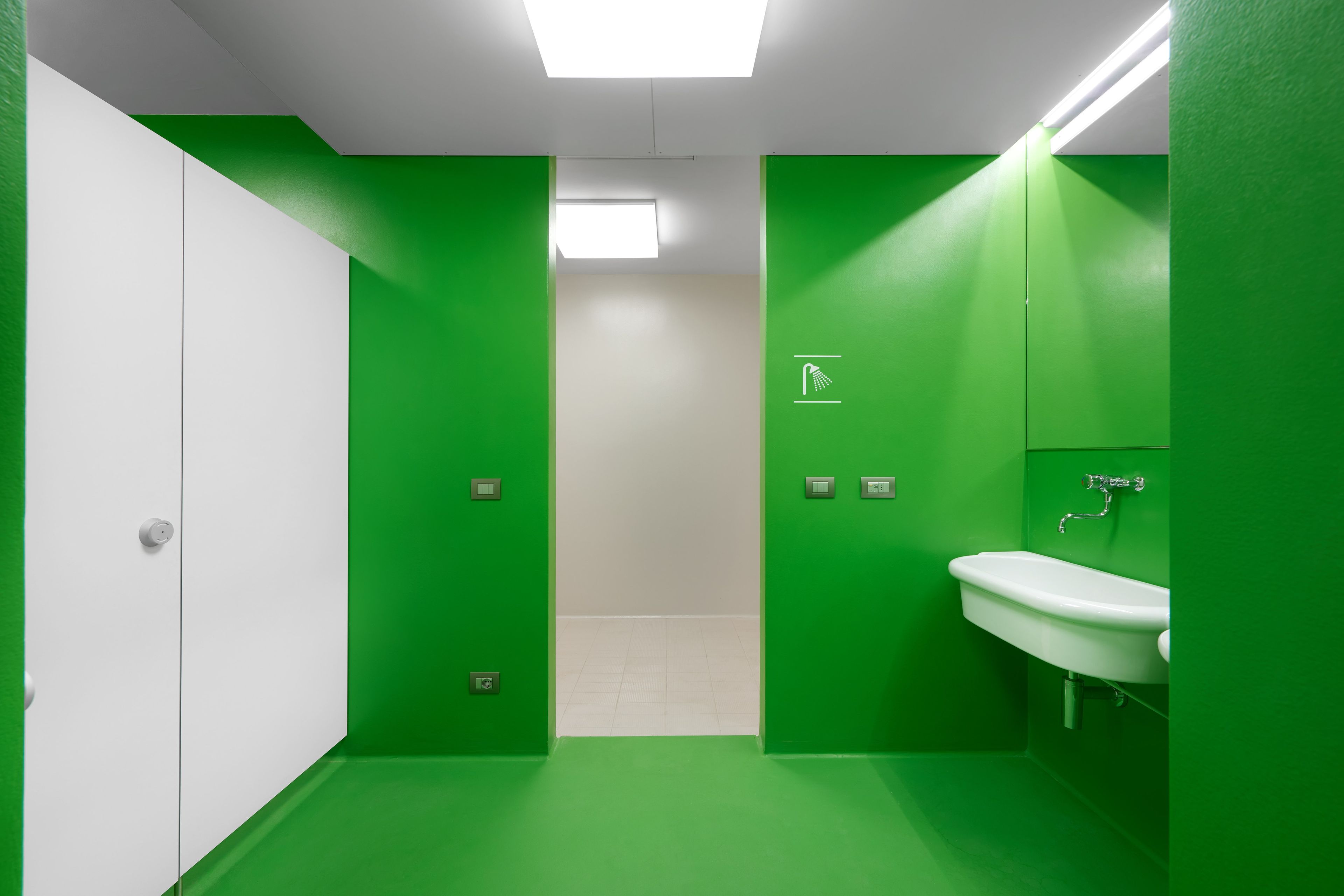EF-3 JUMP HPL toilet partition By Schäfer Trennwandsysteme