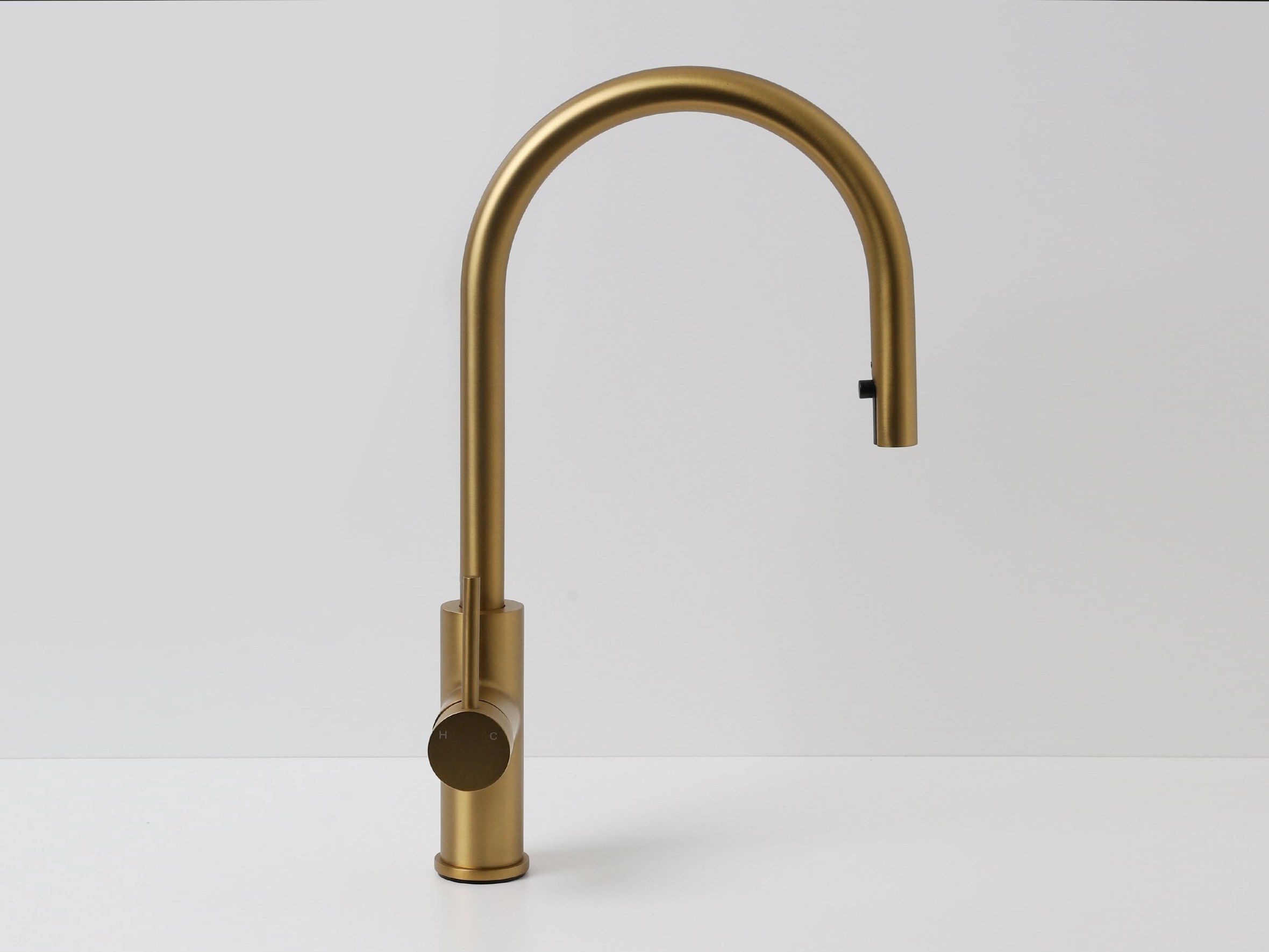ELEGANCE Countertop single handle kitchen mixer tap By LUSSO