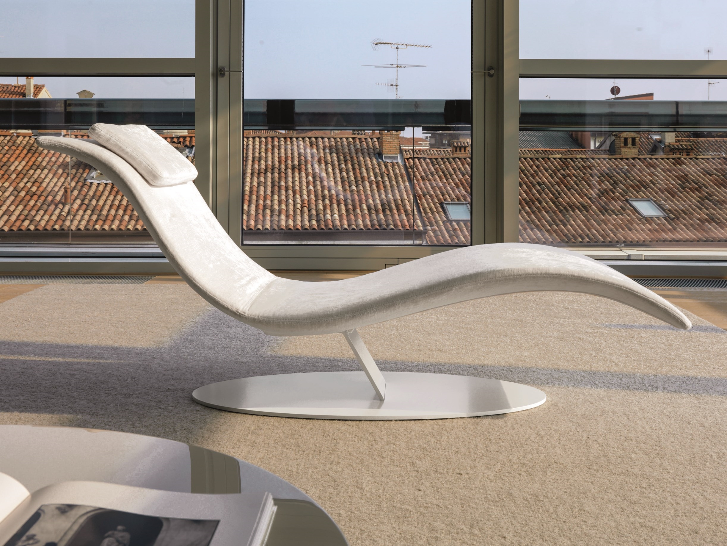 ELI FLY Polyurethane chaise longue By Désirée divani | design Jai Jalan
