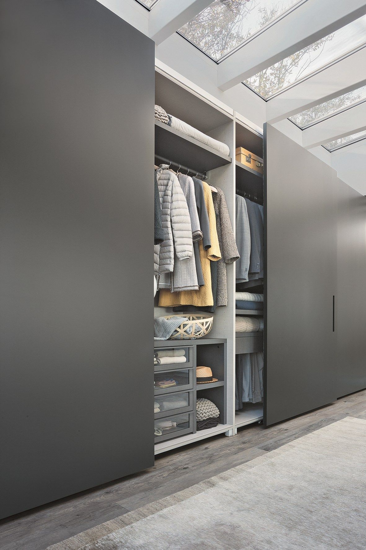 ELLEVI | Wardrobe with coplanar doors By Lema